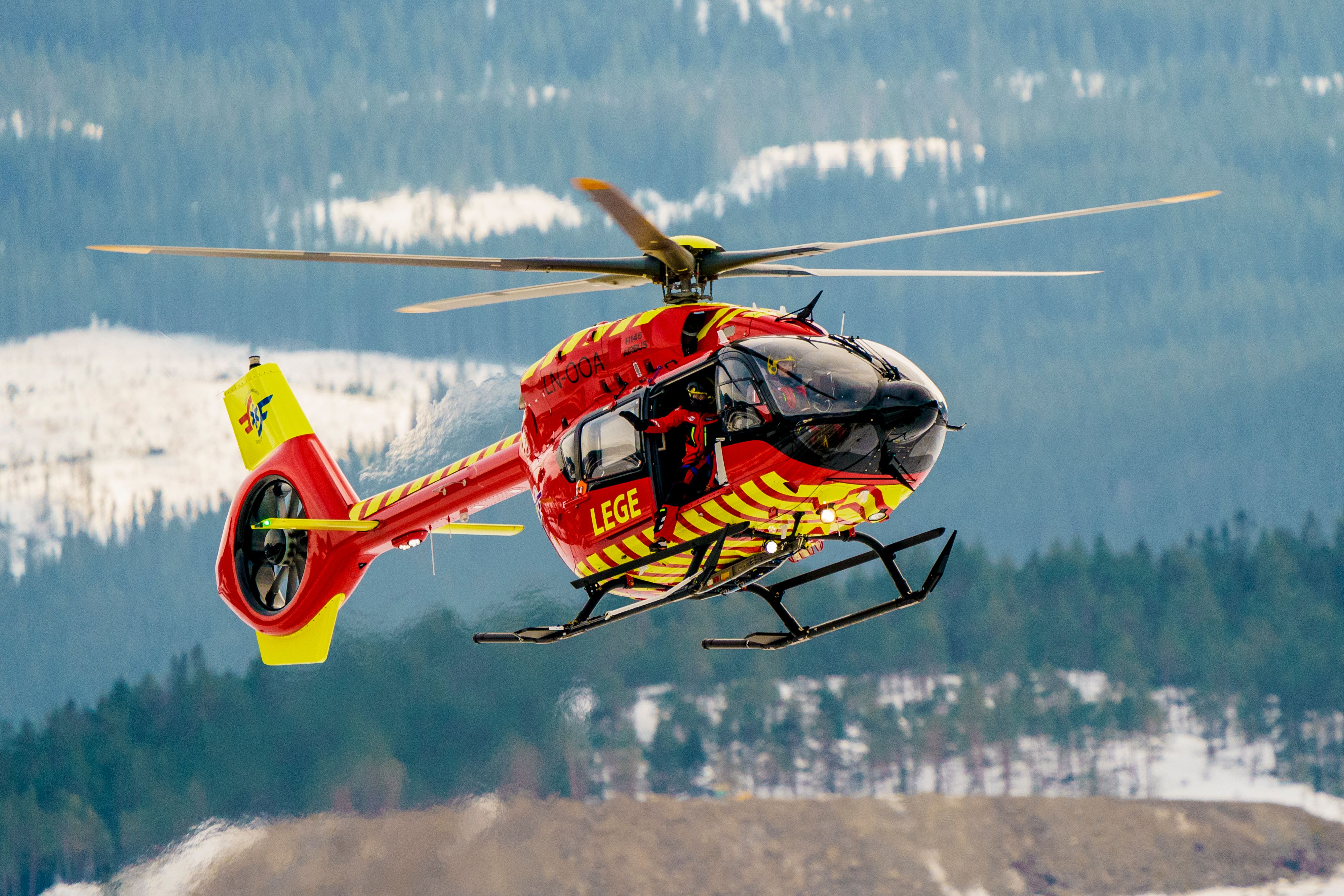 Norsk Luftambulanse får drive ambulansehelikoptrene framover – uten ...