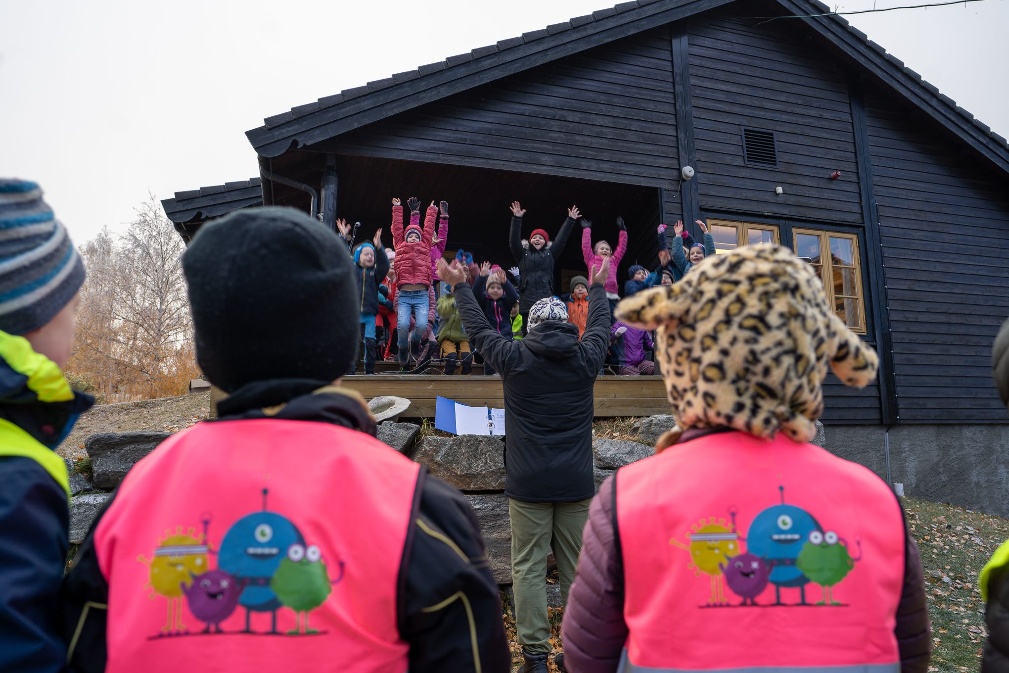 Folkefest på Loar skule - sjå bildeserie! - fjuken.no