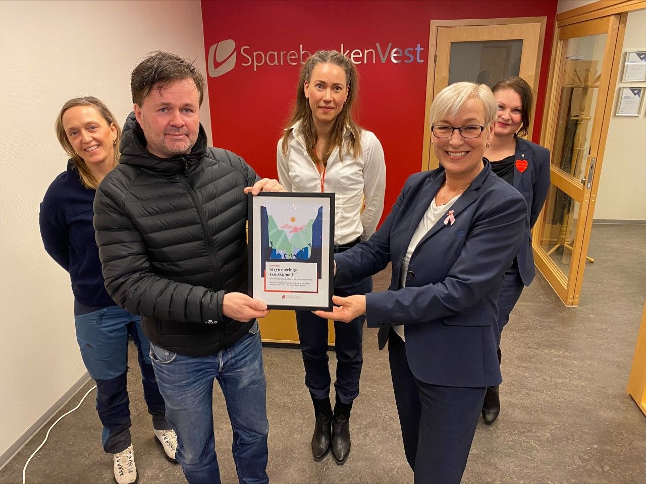 Fekk 100.000 kr til møblering av Per Bolstad plass - fjordingen.no