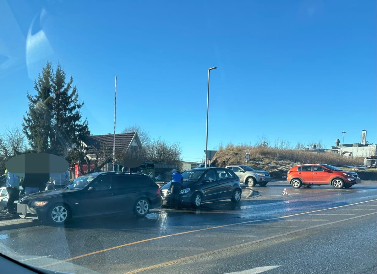 Biler kolliderte i Skien - varden.no