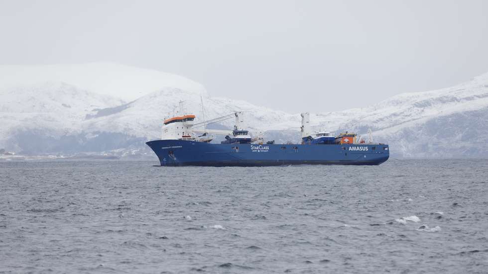 Nederlandsk lasteskip ved kai i Ålesund - smp.no