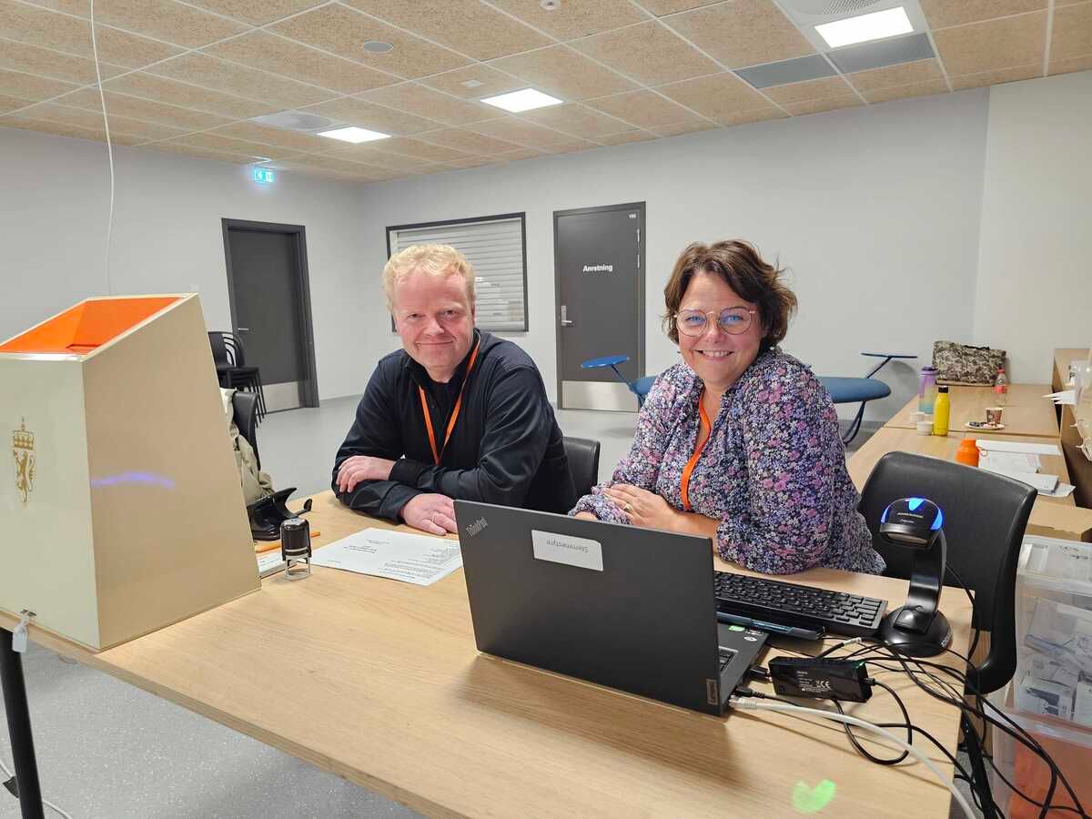 Jevn strøm med folk - l-a.no
