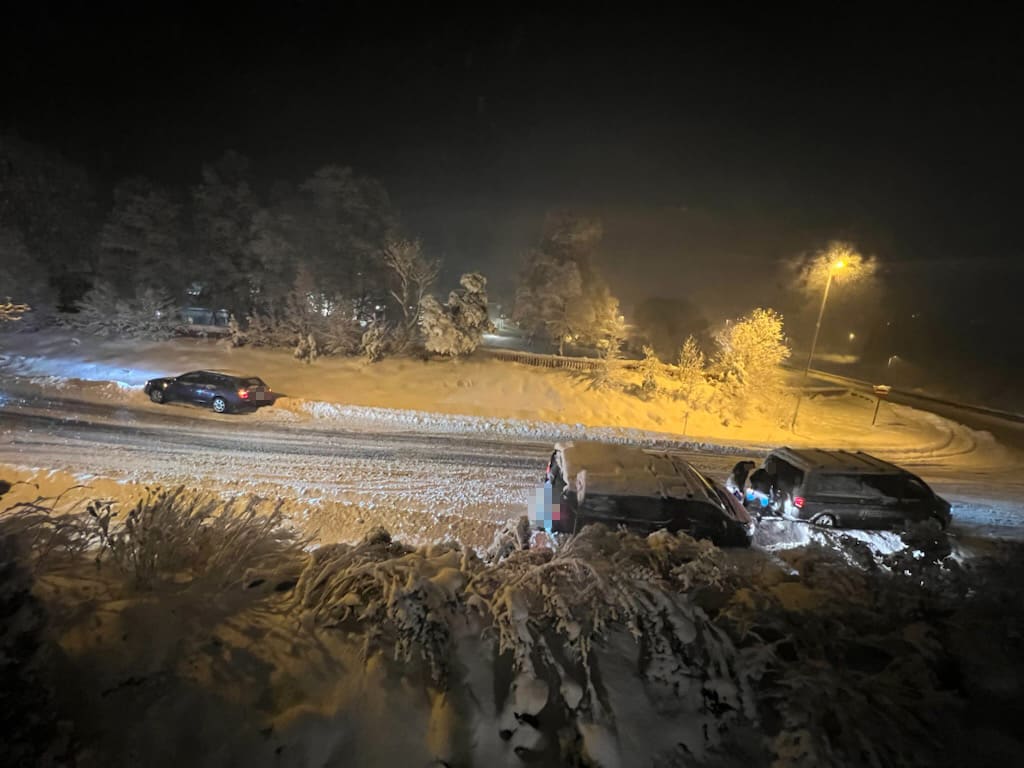 To biler skal ha kjørt ut omtrent samtidig - smp.no