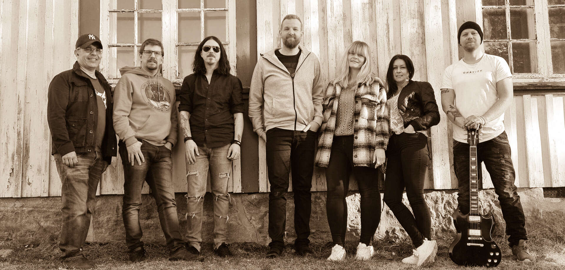 Hedrer rockeband i kirken - agderposten.no