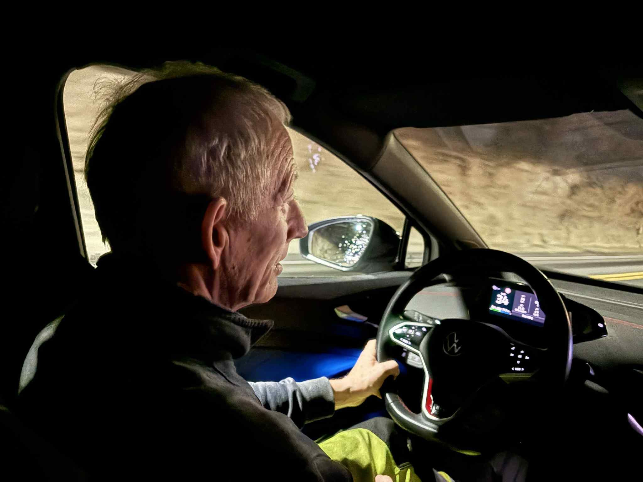 Pensjonist Ragnar bruker nettene i Byfjordtunnelen: – Blir en ...