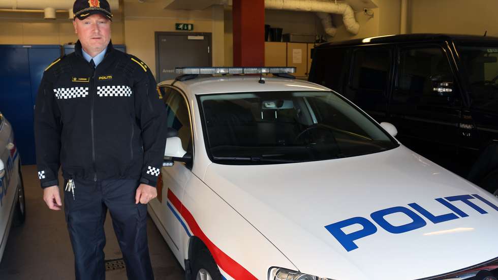 Politiet i Vesterålen i biljakt. Trailer sperret veien for fluktbilen ...