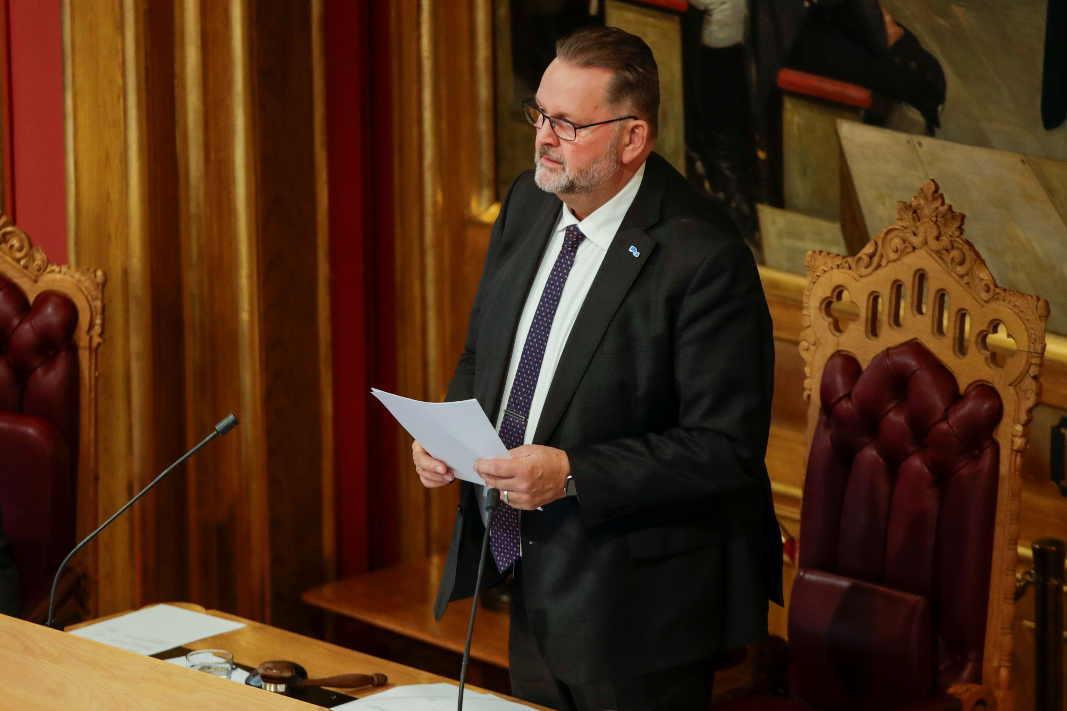 Visepresident på Stortinget Svein Harberg (H) mener pressen «jakter» på ...