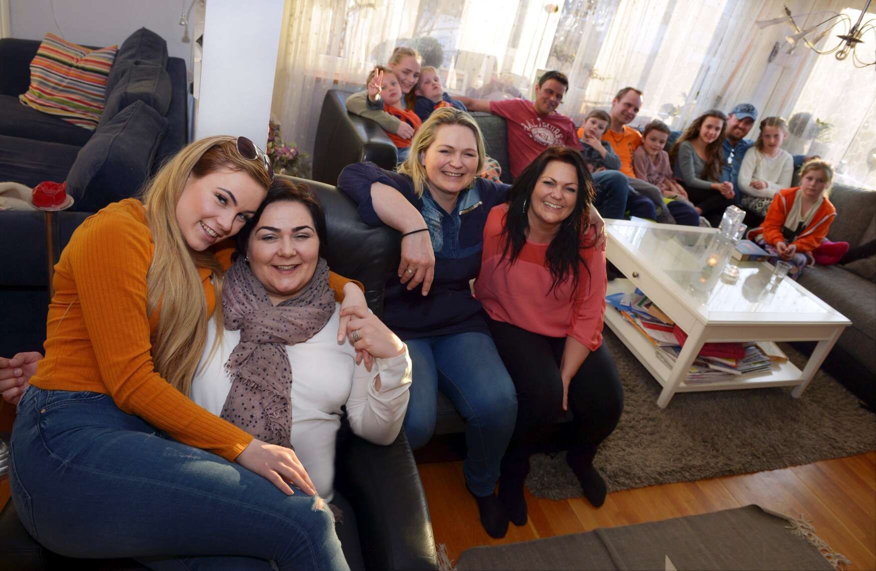 Bli med hjem til Idol-Torine hvor hele familien synger - agderposten.no