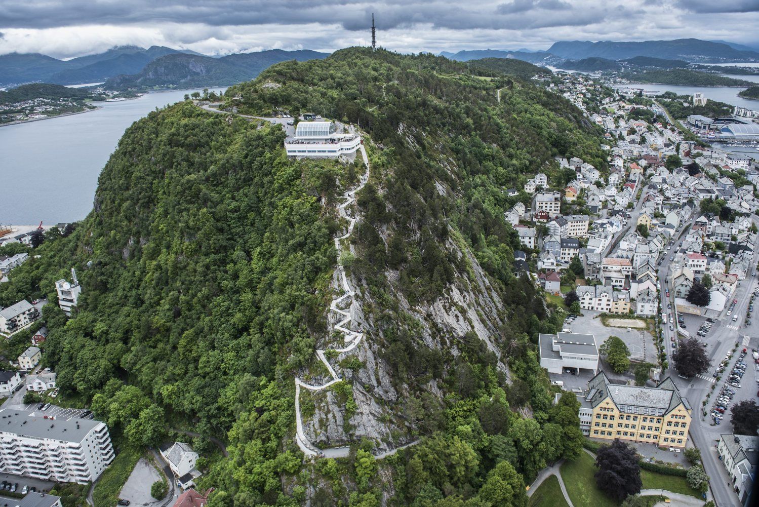 Avlyser heis til Fjellstua - smp.no
