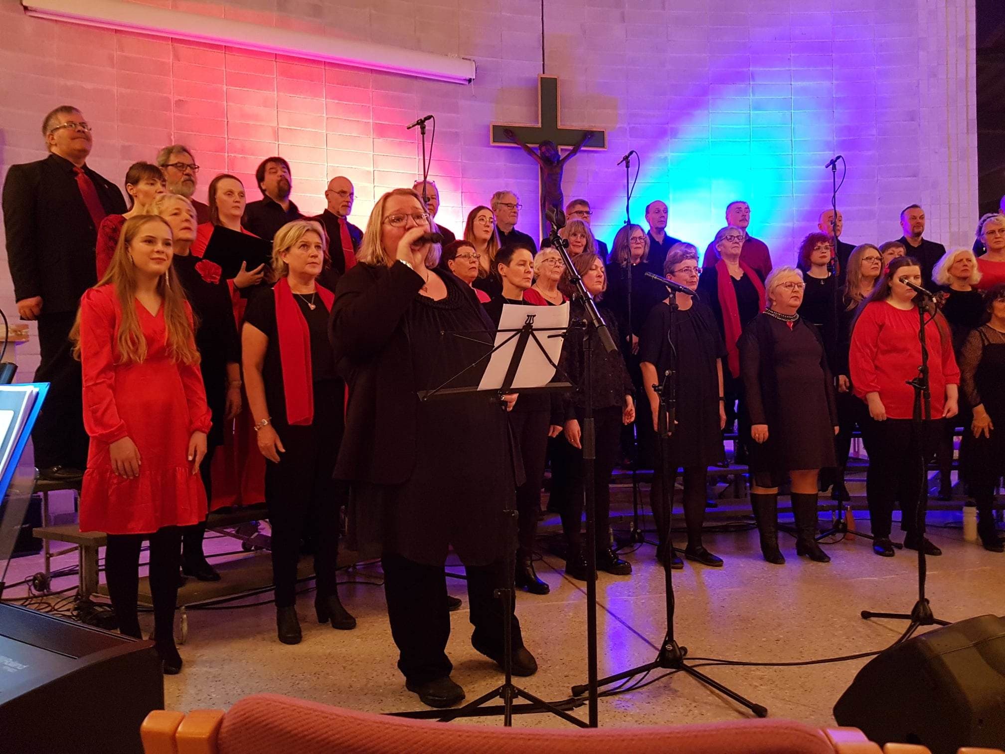 En sprudlende dirigent og et fantastisk, gedigent kor skapte magisk ...