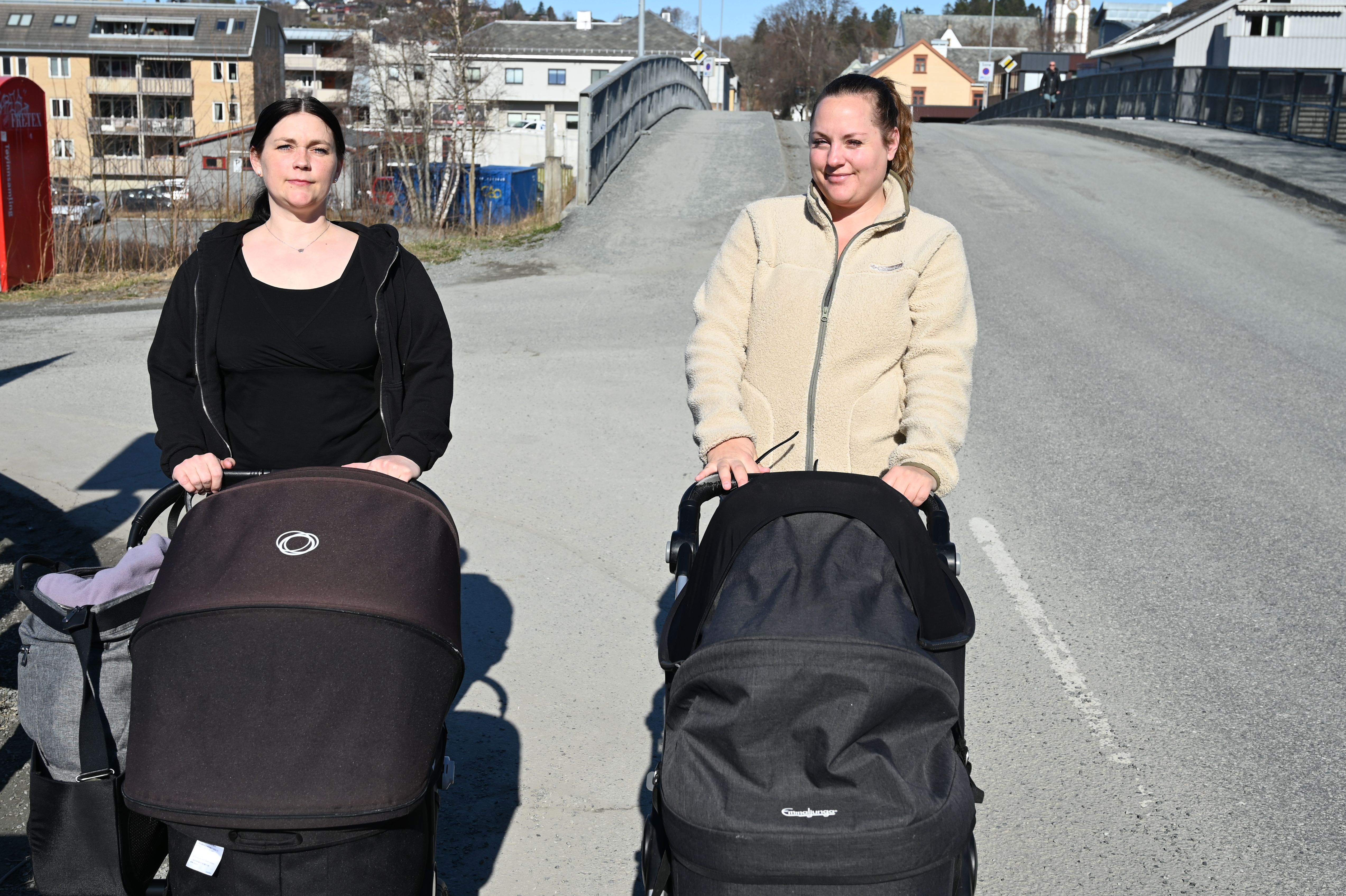 Nina og Maren slet med snøen da de trillet i vinter - nå er det noe ...