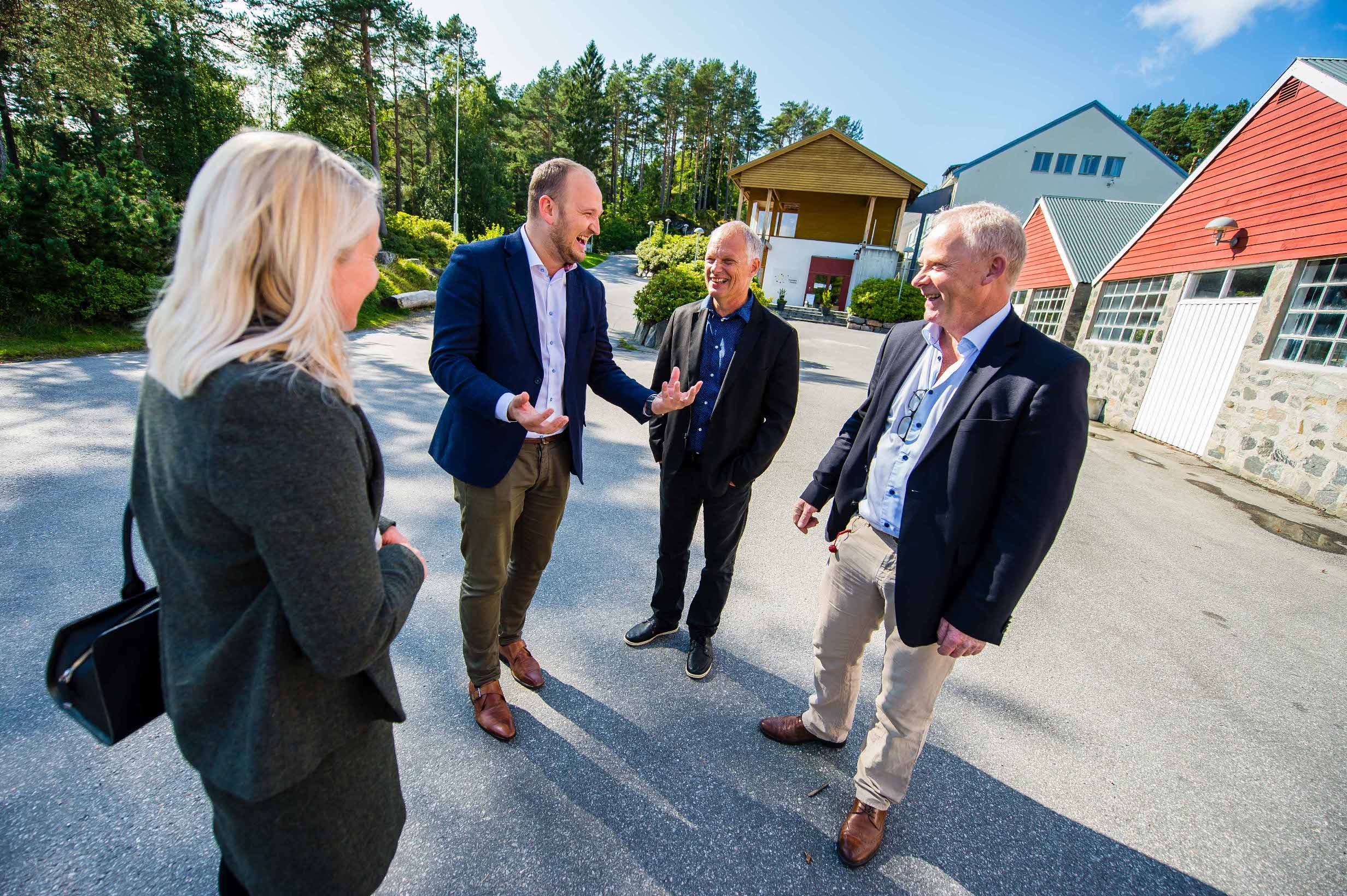 Pengegaver til Sunnmøre Museum og Brazz Brothers - smp.no