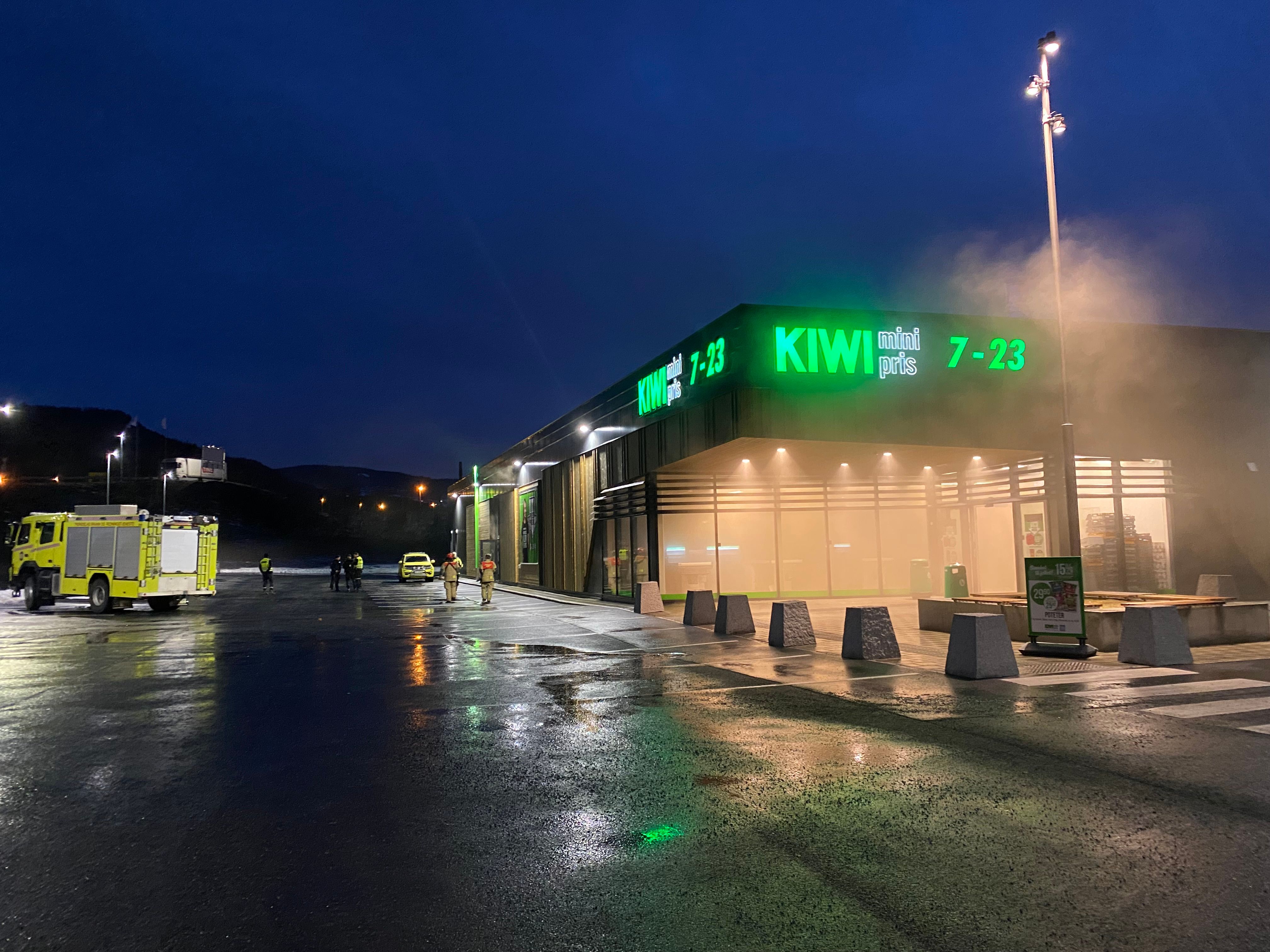Må kaste mat etter brann i Kiwi-butikk i Trondheim - adressa.no