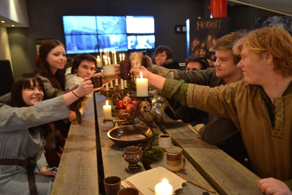 Hobbit-fest med kyllingmiddag og julebrus - fvn.no
