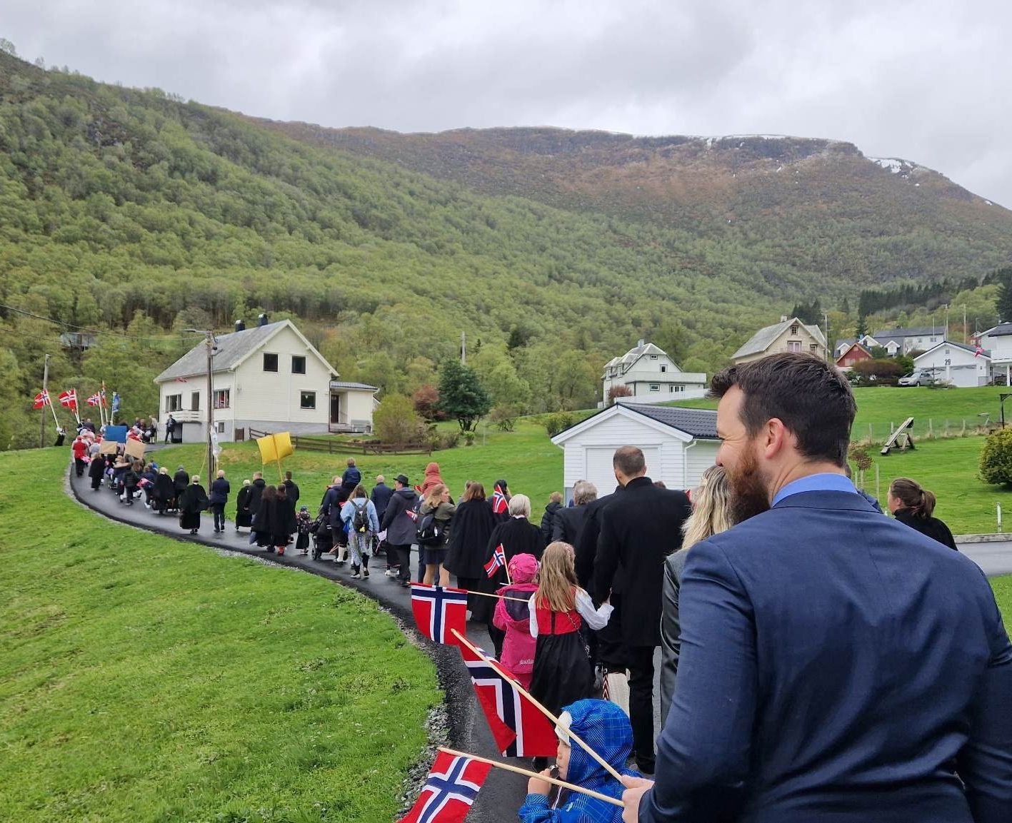 17. mai-feiringa i Brandal i bilde - vikebladet.no