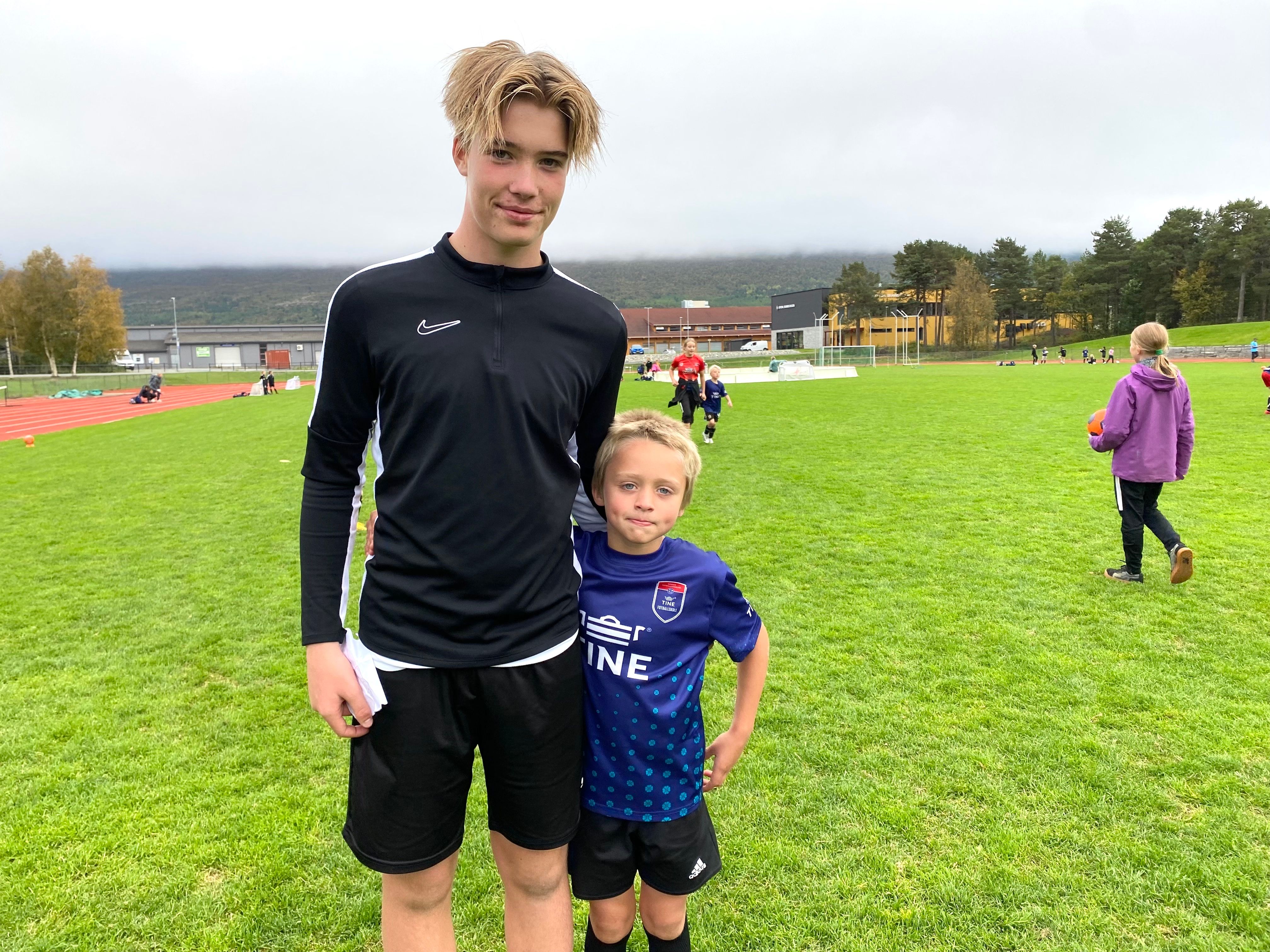 William (7) fikk Tobias (14) som trener: – Dette er langsiktig ...