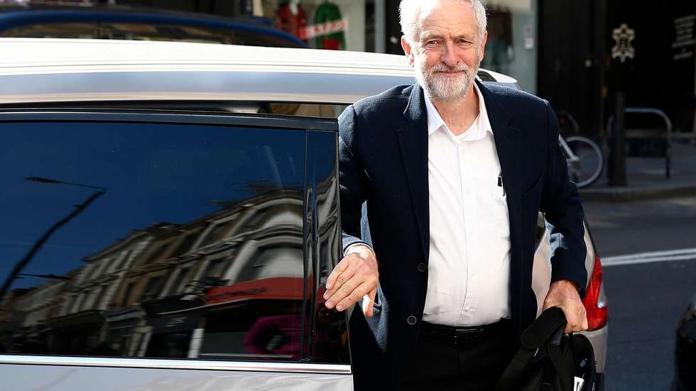 Angela Eagle trekker seg fra lederkampen i Labour