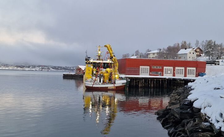 Sjark gikk på isflak — sank ved Lundkaia - folkebladet.no
