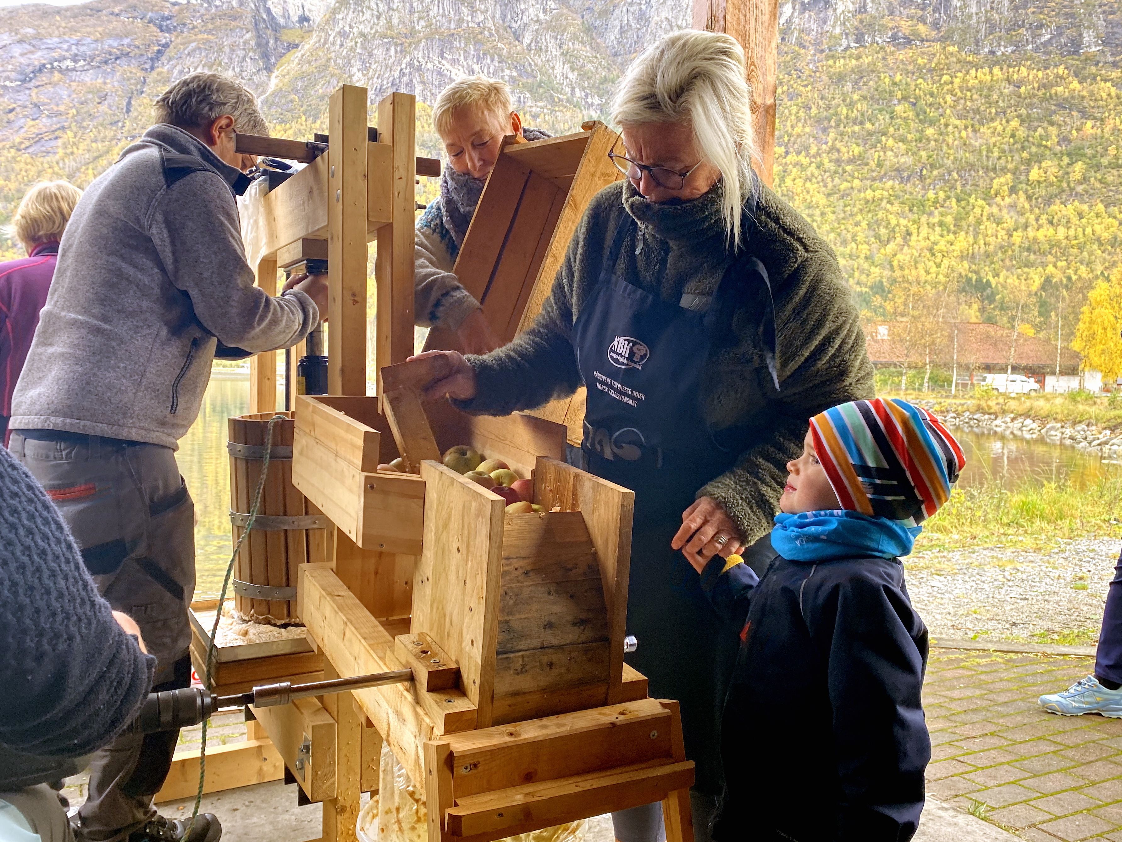 Eplekjekt med sjølvpressa saft - fjordingen.no