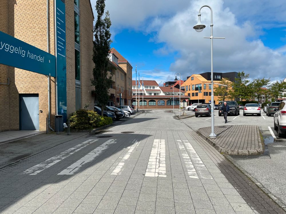Ny oppmerking er bestilt, og snart skal flere gater i sentrum hvor folk ... Ny oppmerking er bestilt, og snart skal flere gater i sentrum hvor folk ...