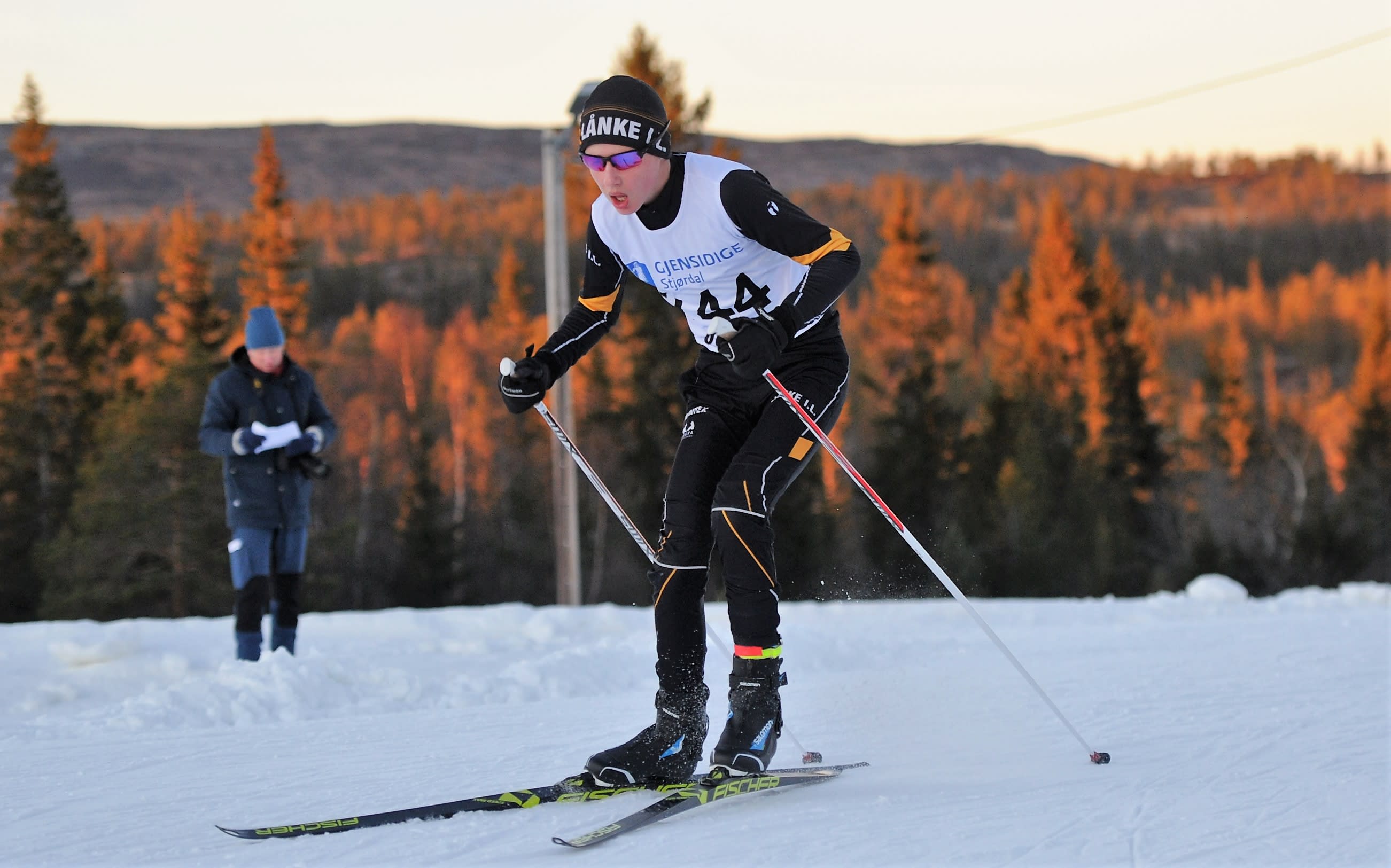 Her suser Edvard av gårde. Se øyeblikkene fra rennet her - s-n.no