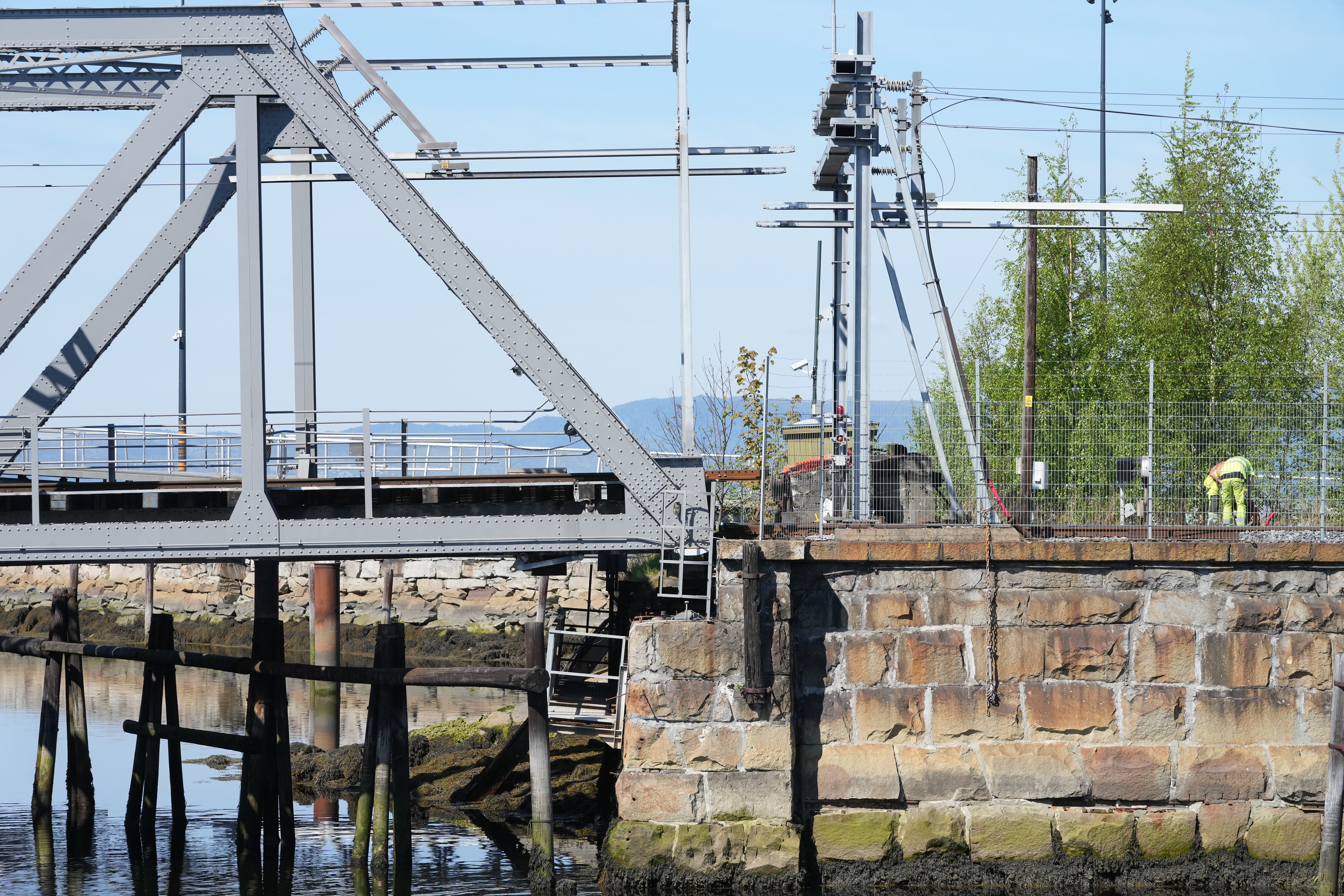 Brua går ikke helt ned. Og det påvirker trafikken - adressa.no