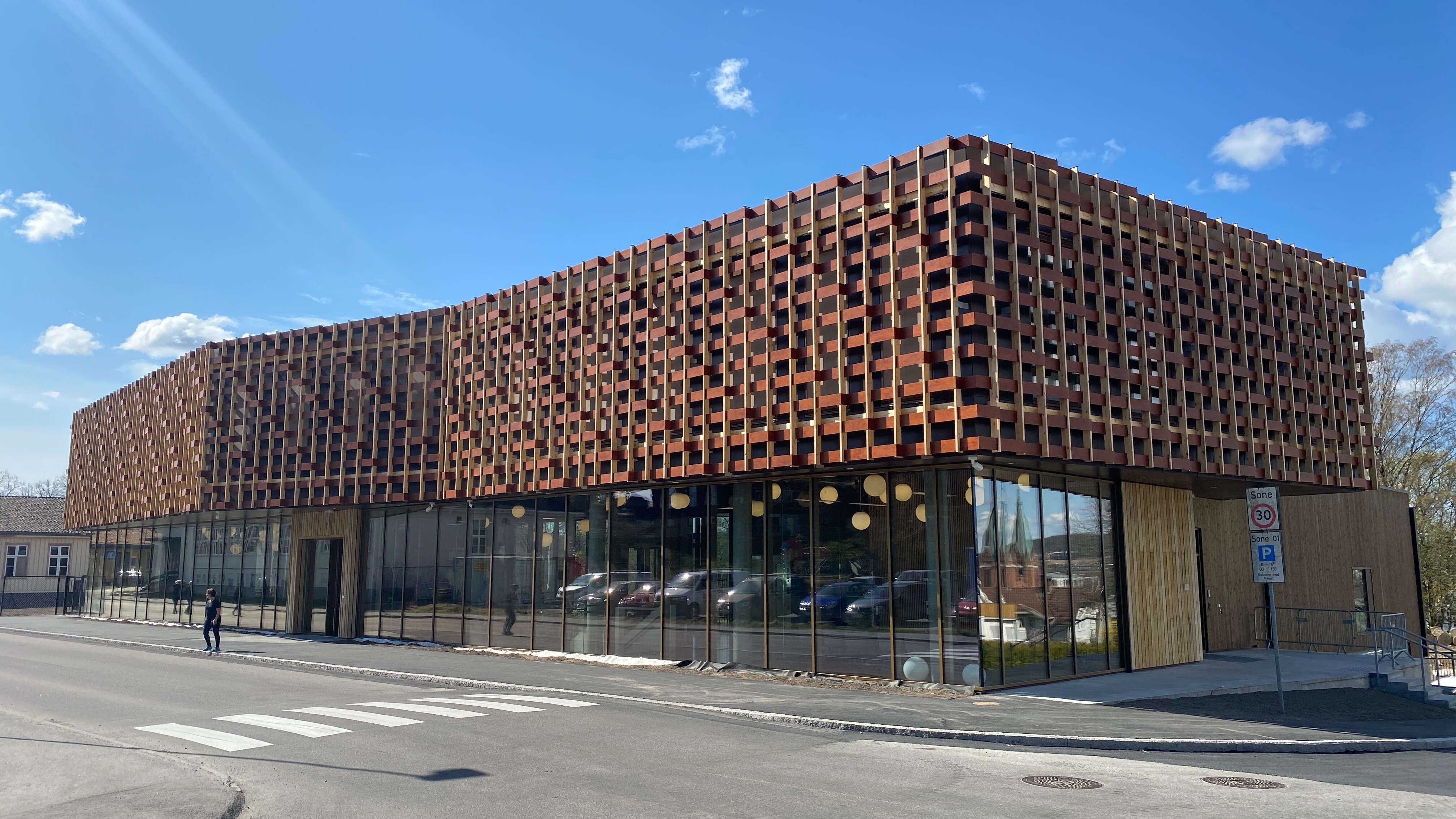 Bli med inn i Telemarks nye praktbygg. Se bildene - varden.no