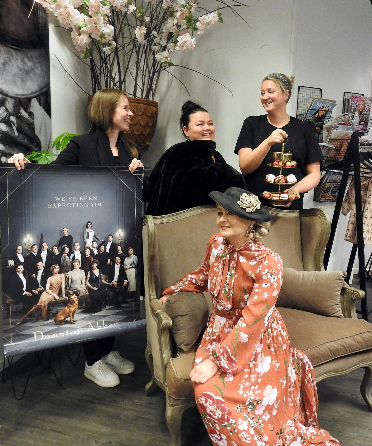 Lover modeller, kostymer og glamour til Downton Abbey-premiere fredag: – Vi var blodfan av ...