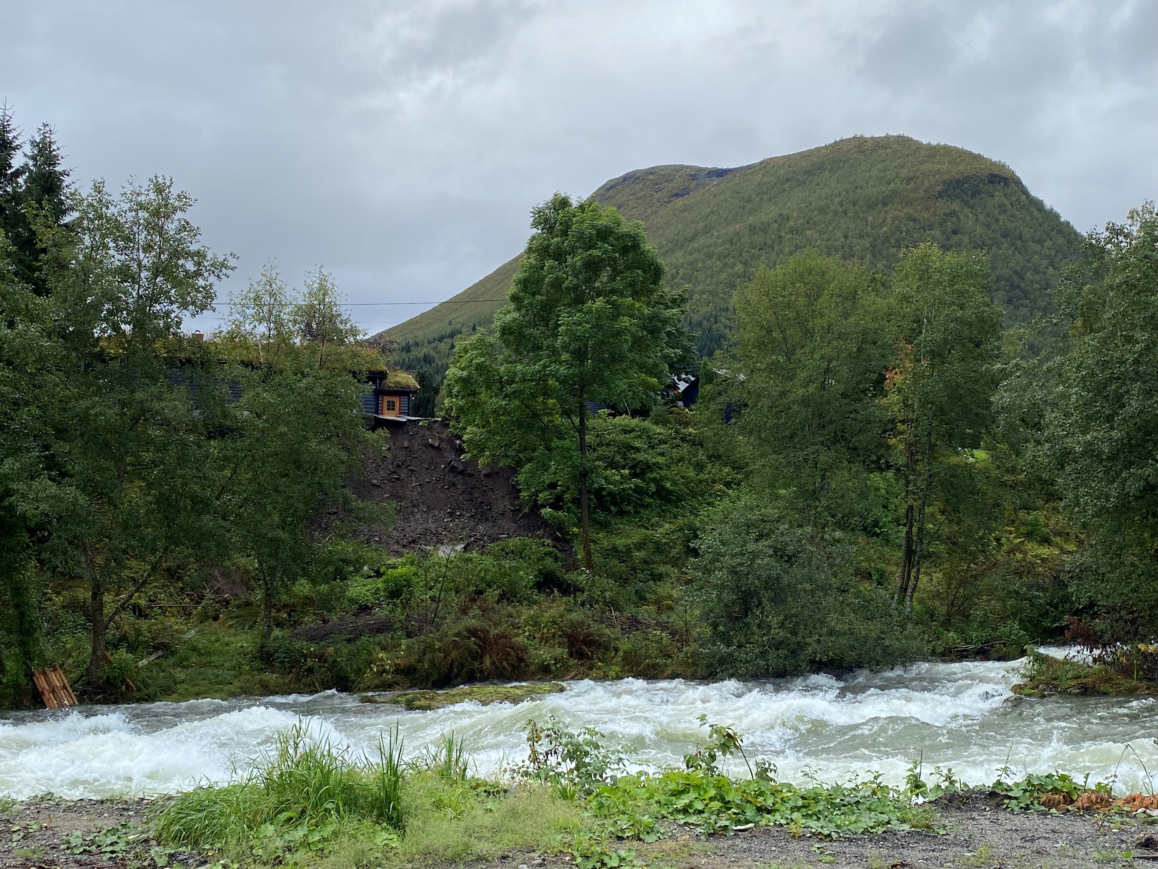 Seks personer evakuert etter jordras i Måndalen - andalsnes-avis.no
