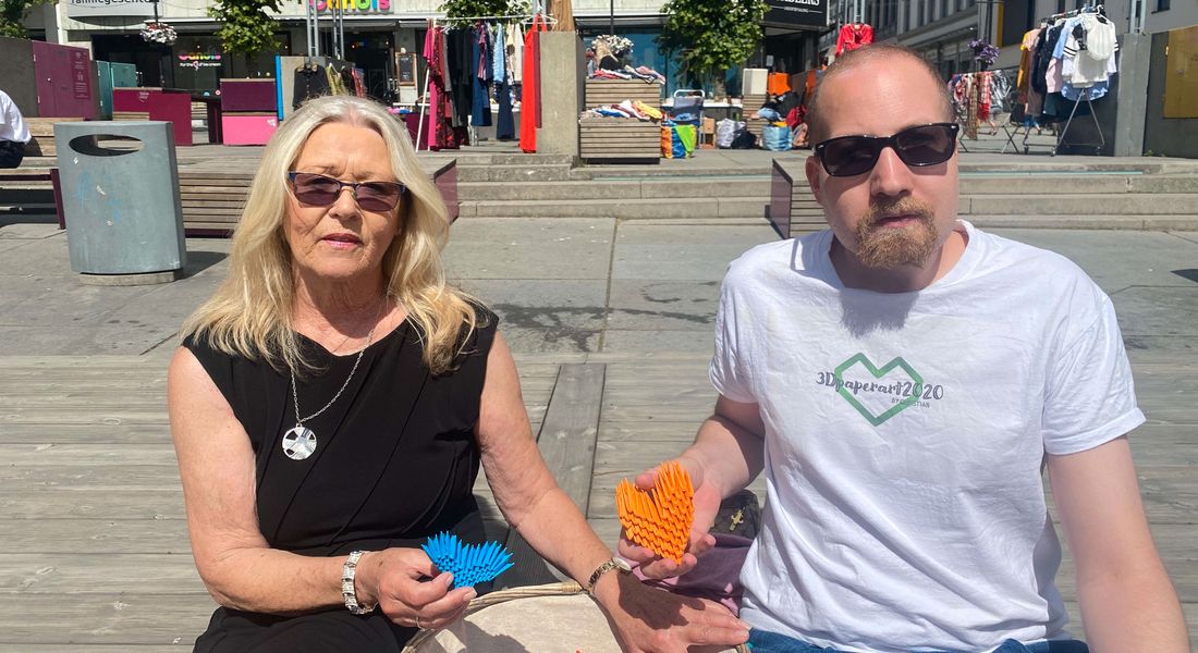 Christian har ikke sett sin syke mor siden februar – nå selger han ... Christian har ikke sett sin syke mor siden februar – nå selger han ...