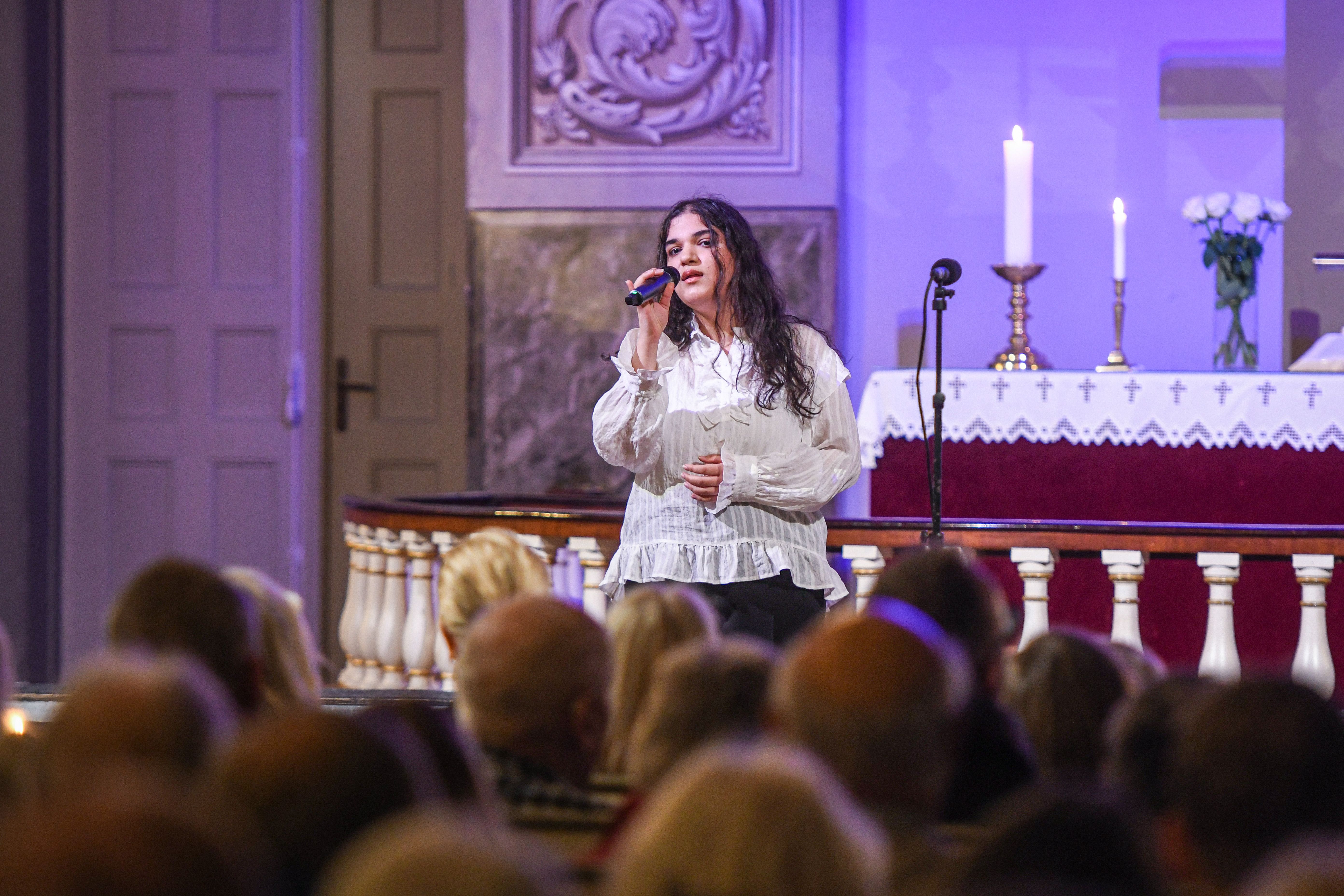 Over 100 sangere fylte kirkerommet med julestemning - l-a.no