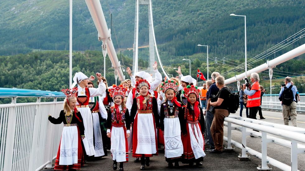 Folkefest for ny bru i Hardanger - itromso.no