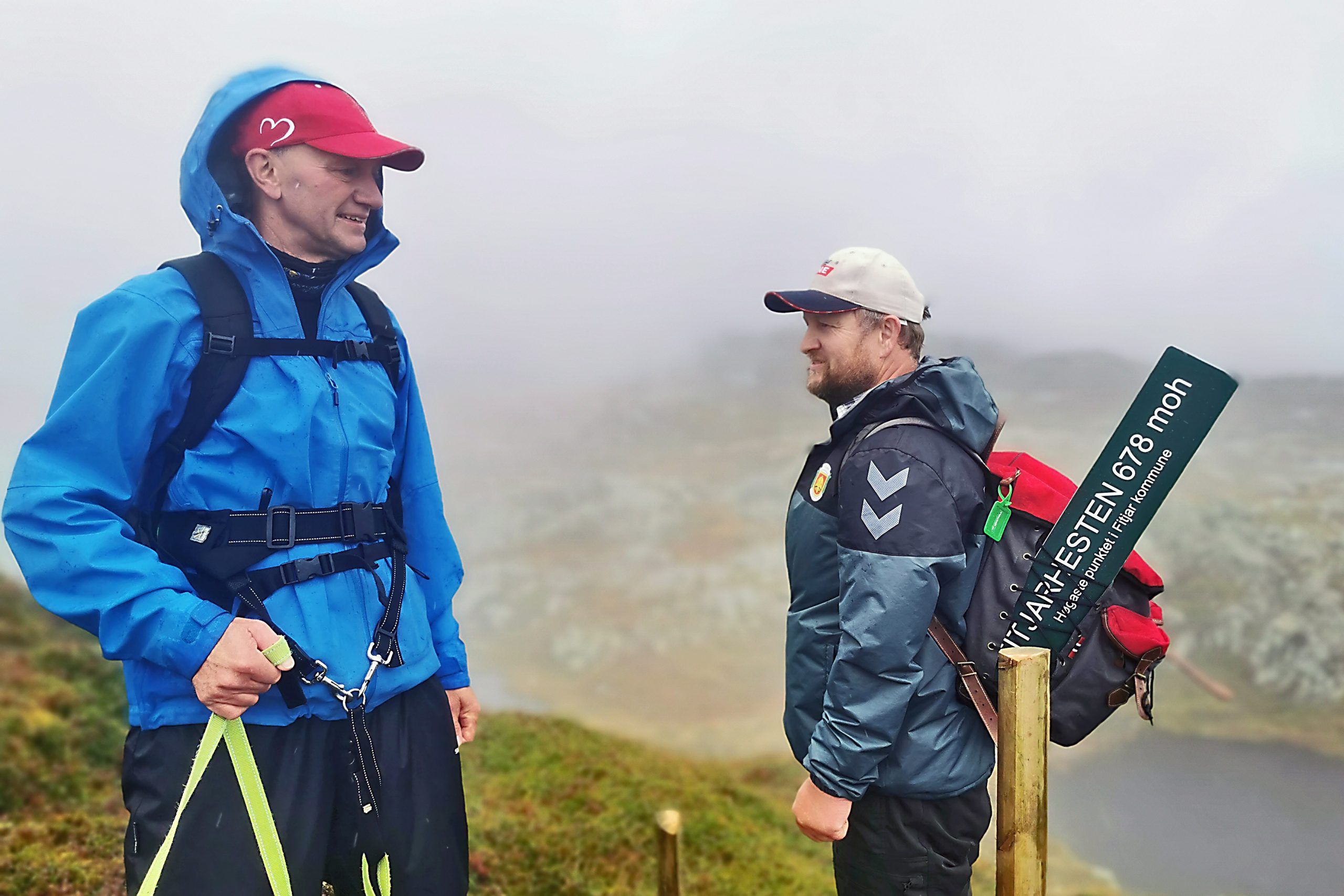 Våt og kald dåpsseremoni på Fitjar sitt høgaste fjell - stord24.no