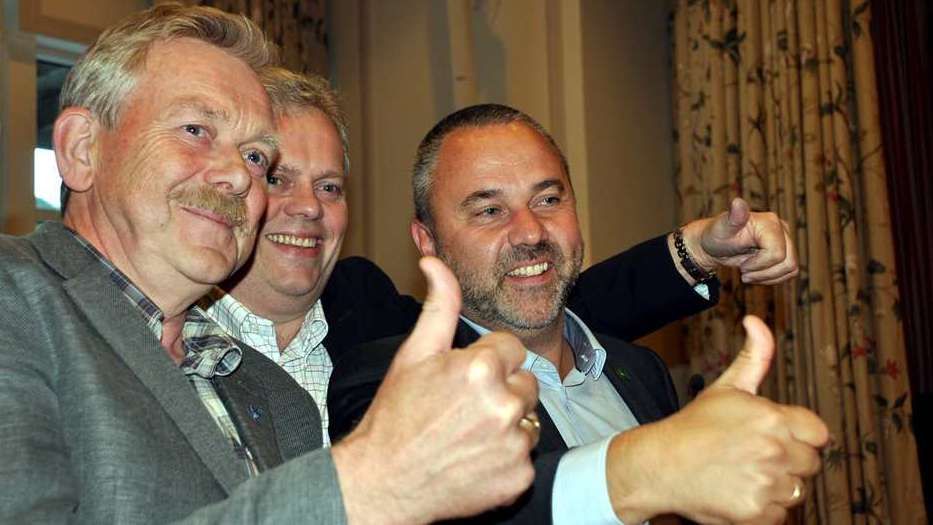 Tre ordførarar med tommelen opp - fjordingen.no