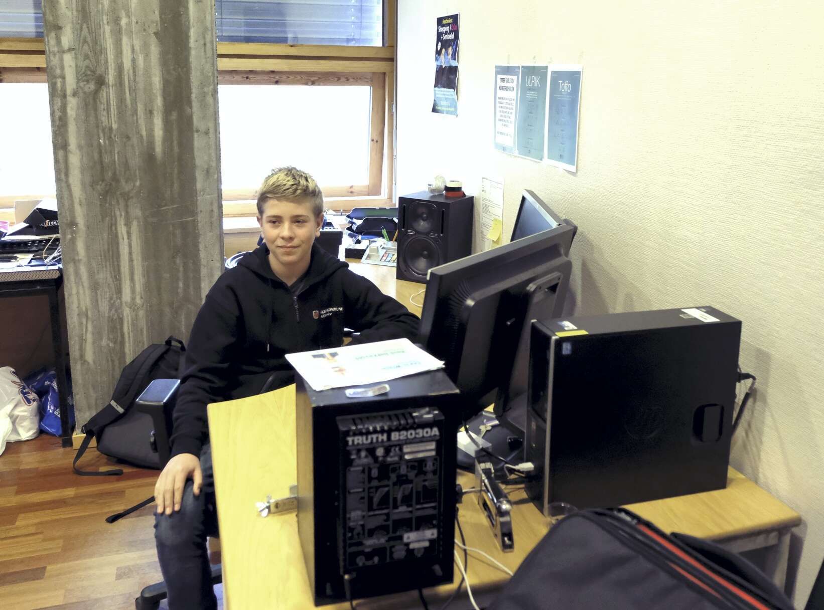 Martin (14) er så flink at han har eget kontor på Ibsenhuset - varden.no