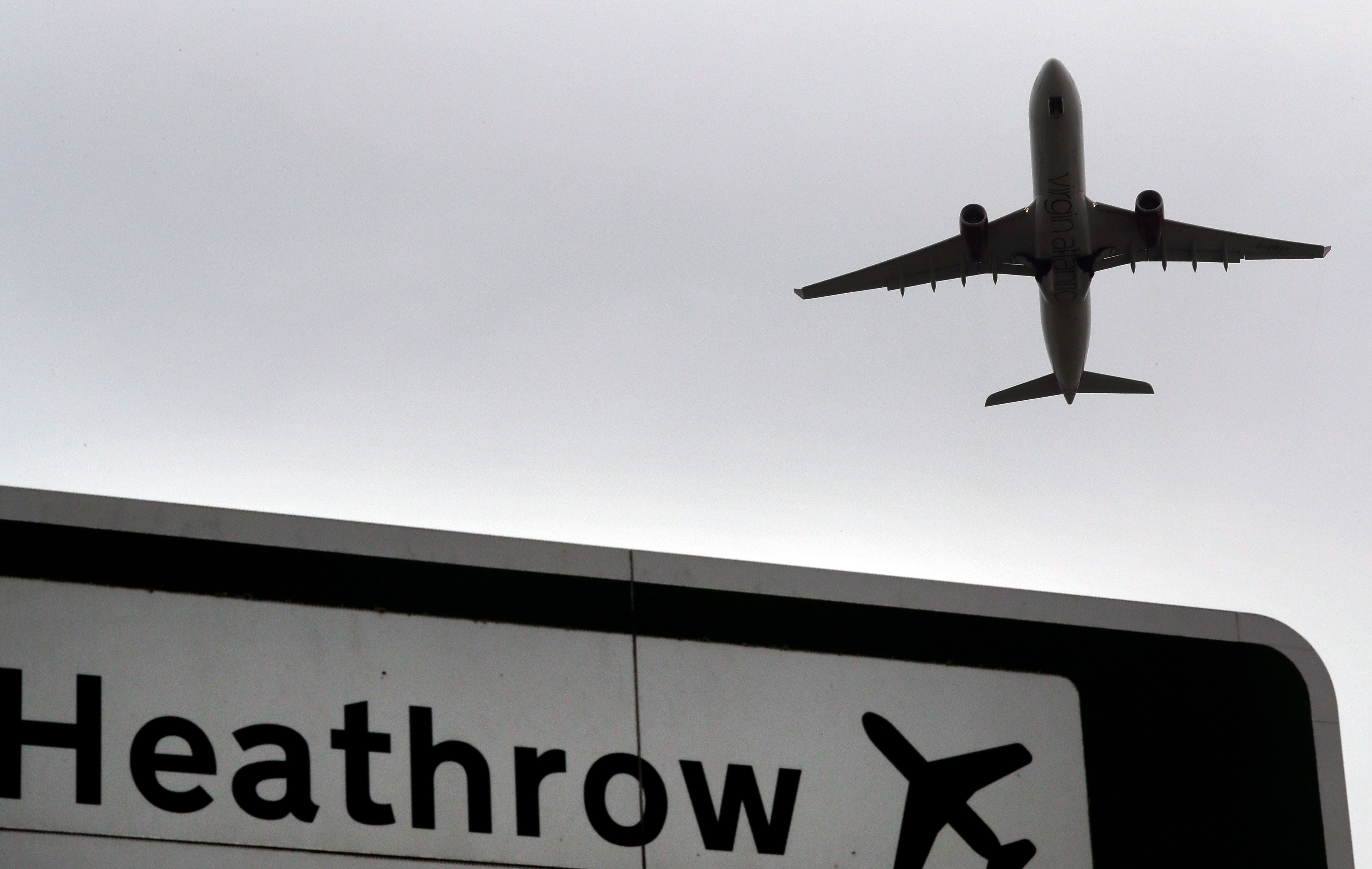 Flygninger fra Heathrow i gang – sikter mot full drift lørdag ...