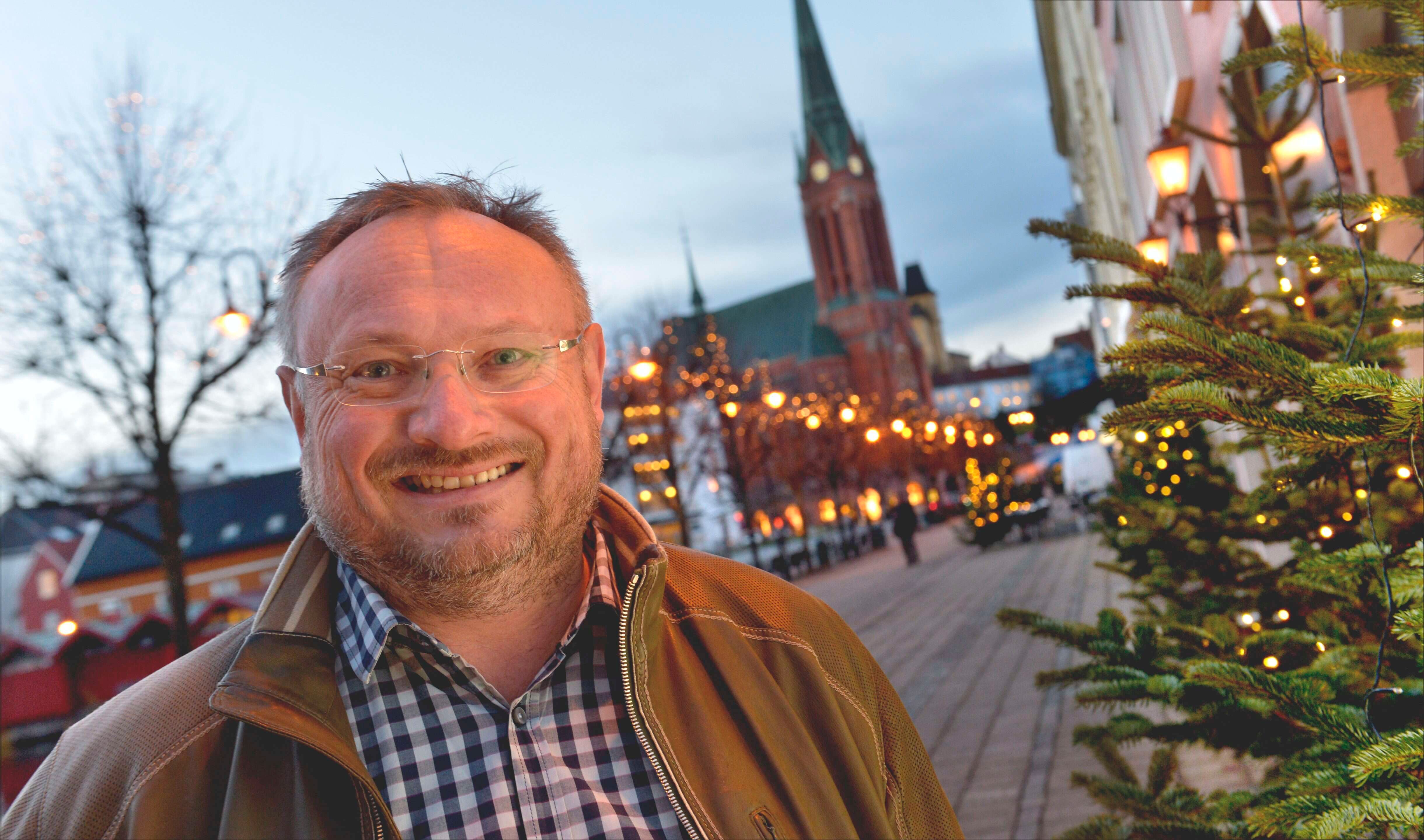 Ethvert forsøk på «ekte» arendalsdialekt ble fremført som en vittighet ...