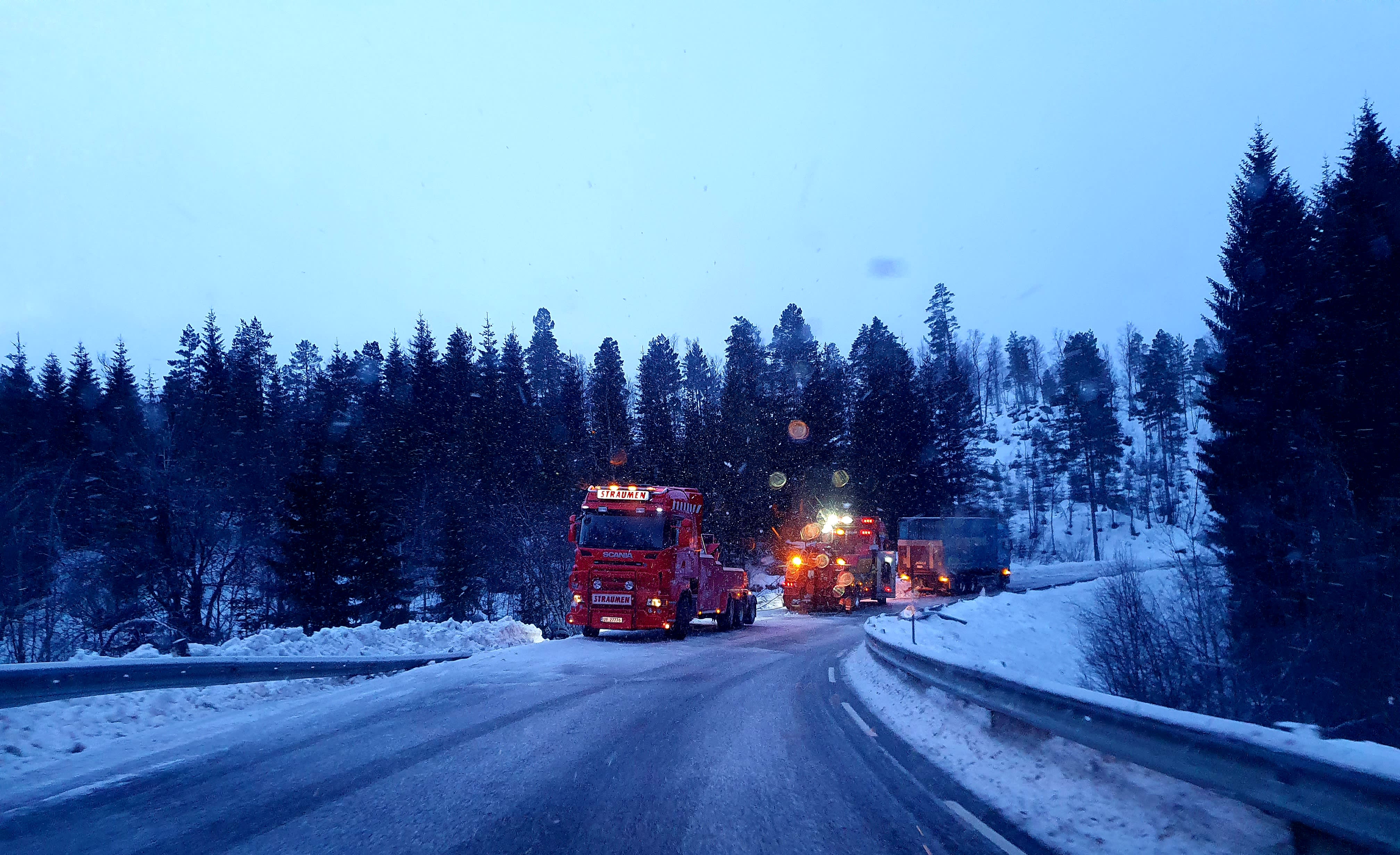 Lastebil kjørte ut - veien er nå åpen - driva.no