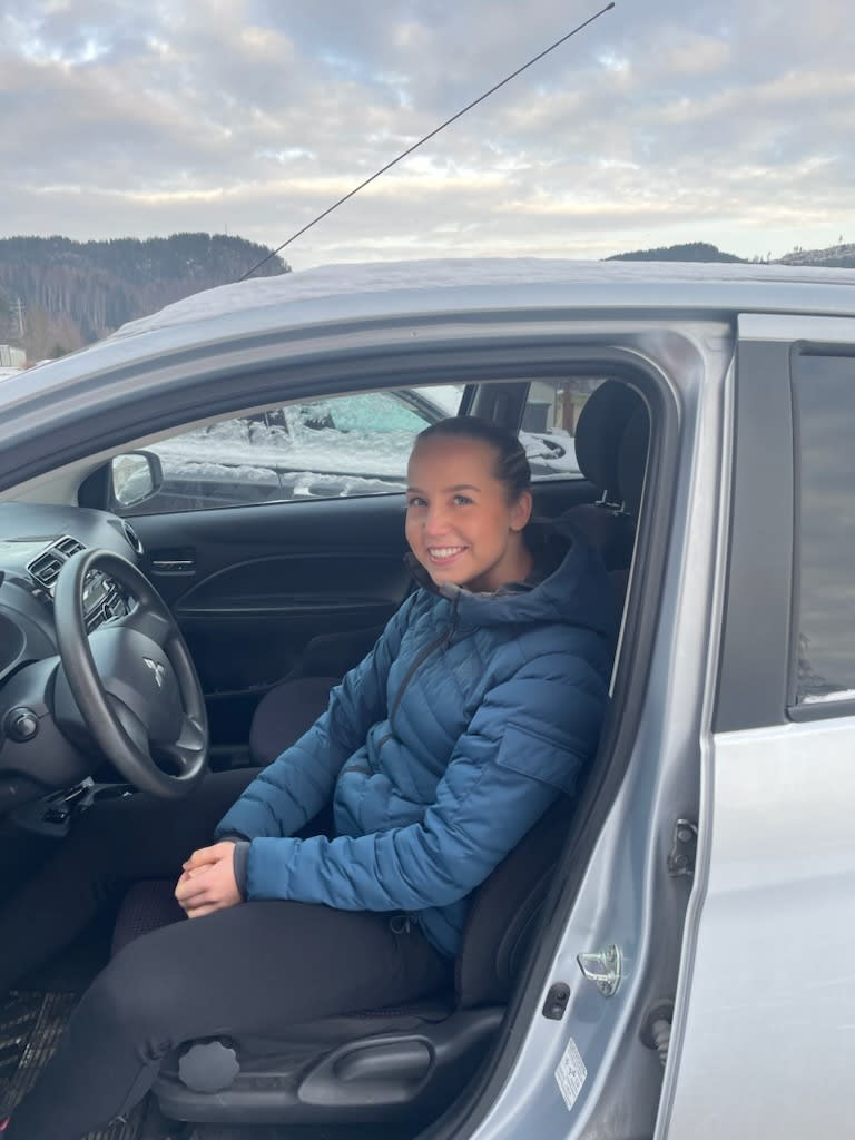 Julie kjører 2.500 mil i året for å få gjøre det hun liker best ...