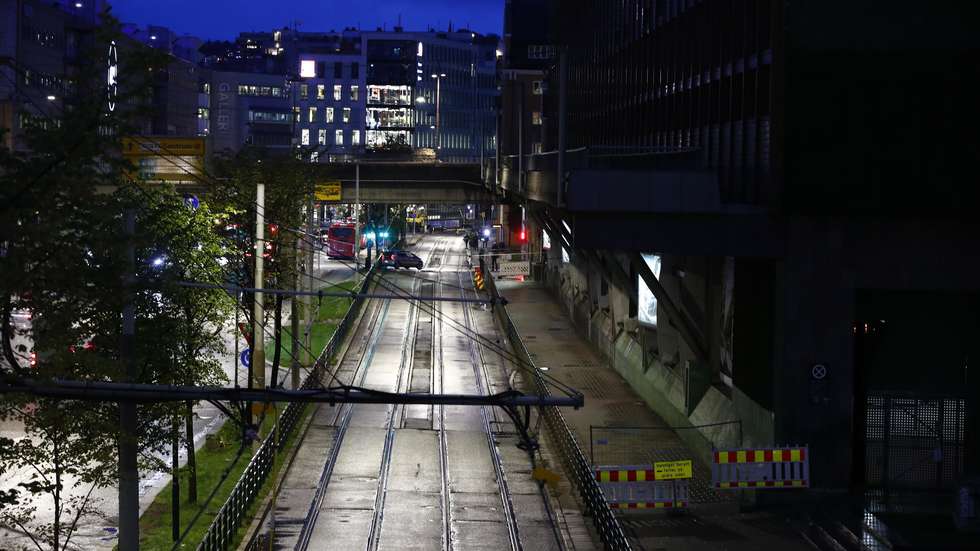 Normal kollektivtrafikk i Oslo sentrum igjen etter at betong løsnet ...