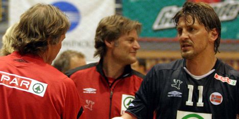 Håndballgutta med matchball - fvn.no