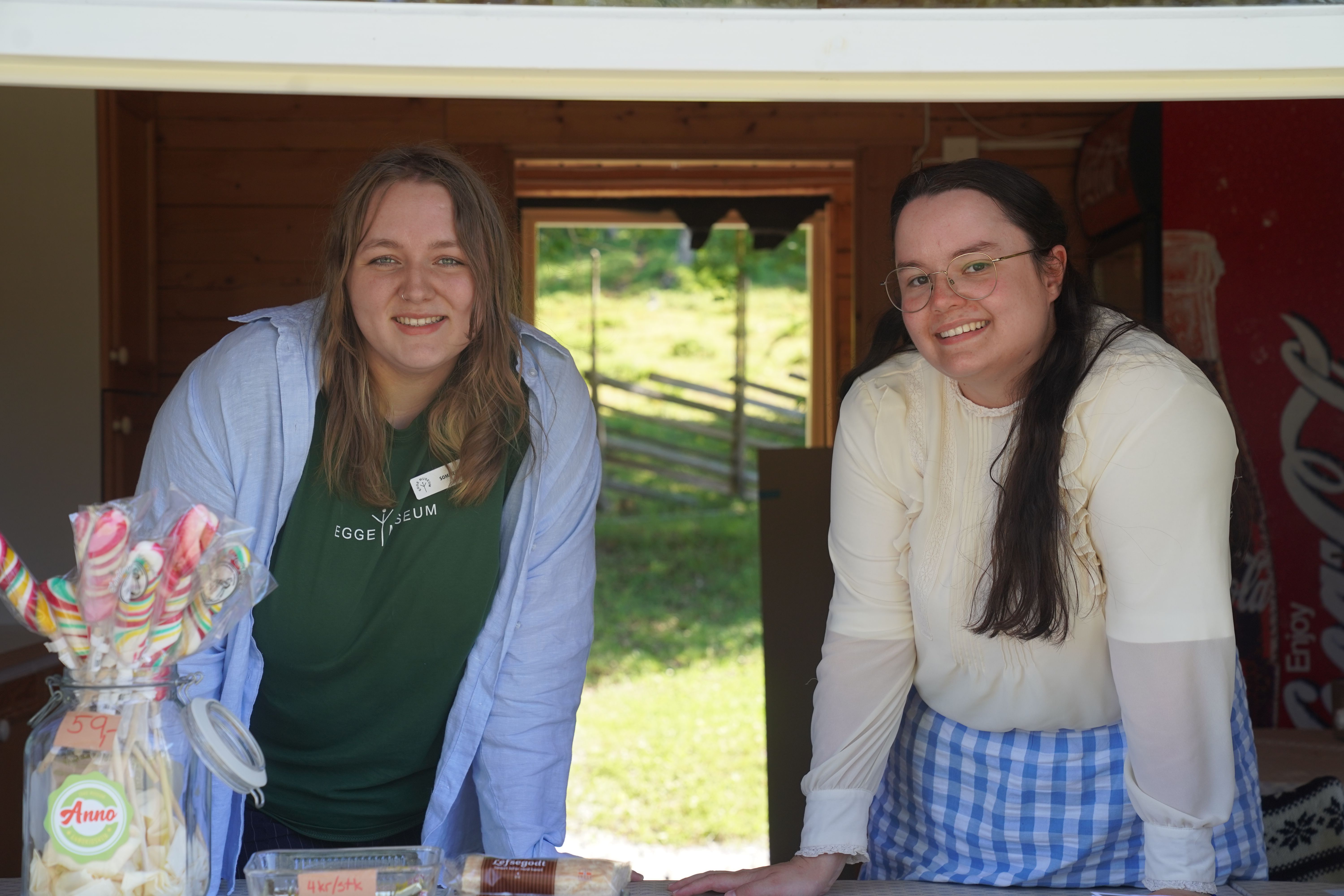 Kirvil (20) og Mette (24) er glad i arbeidsplassen: – Det er ...