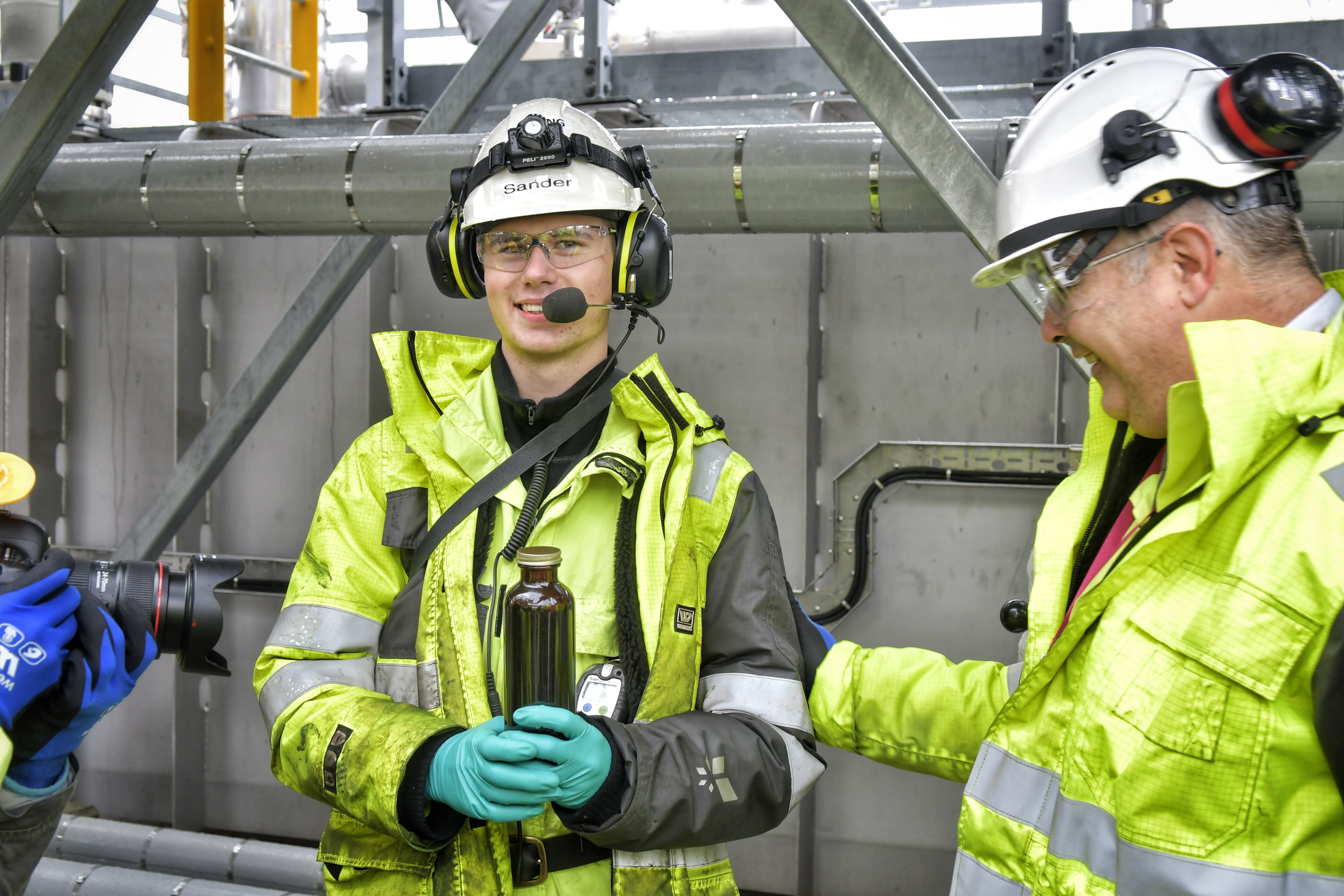 Sander frå Radøy tappa første olja - strilen.no