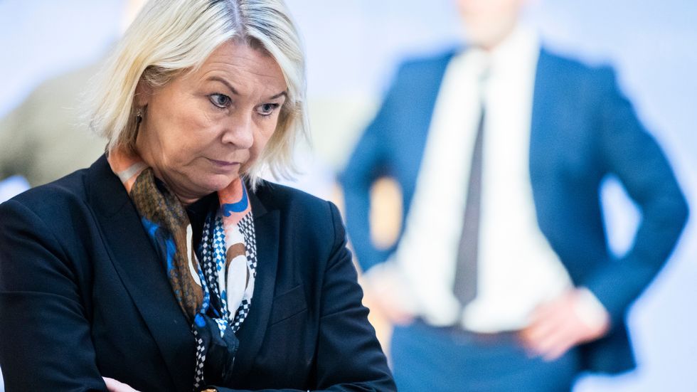 Sivilombudsmannen refser to departementer for lang saksbehandlingstid ...