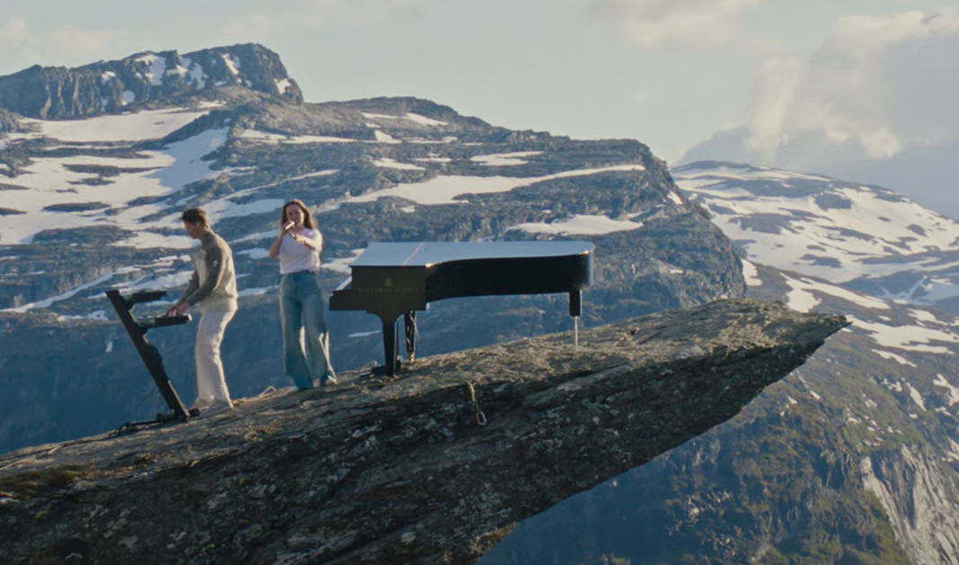 Kygo tok med Sigrid og et flygel til Trolltunga - smp.no