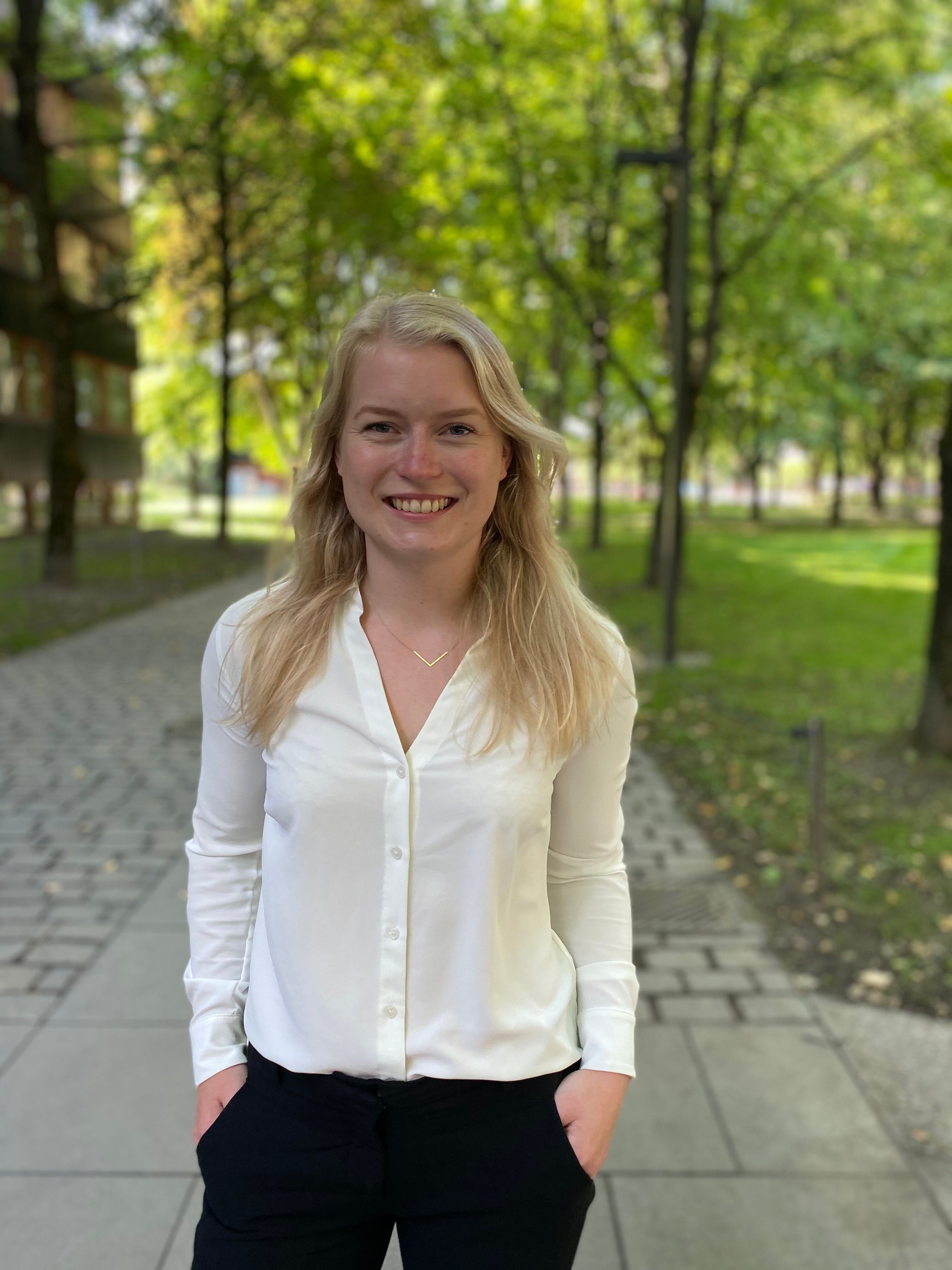 Overlevde 22. juli-terroren - nå har hun skrevet om opplevelsene i ...