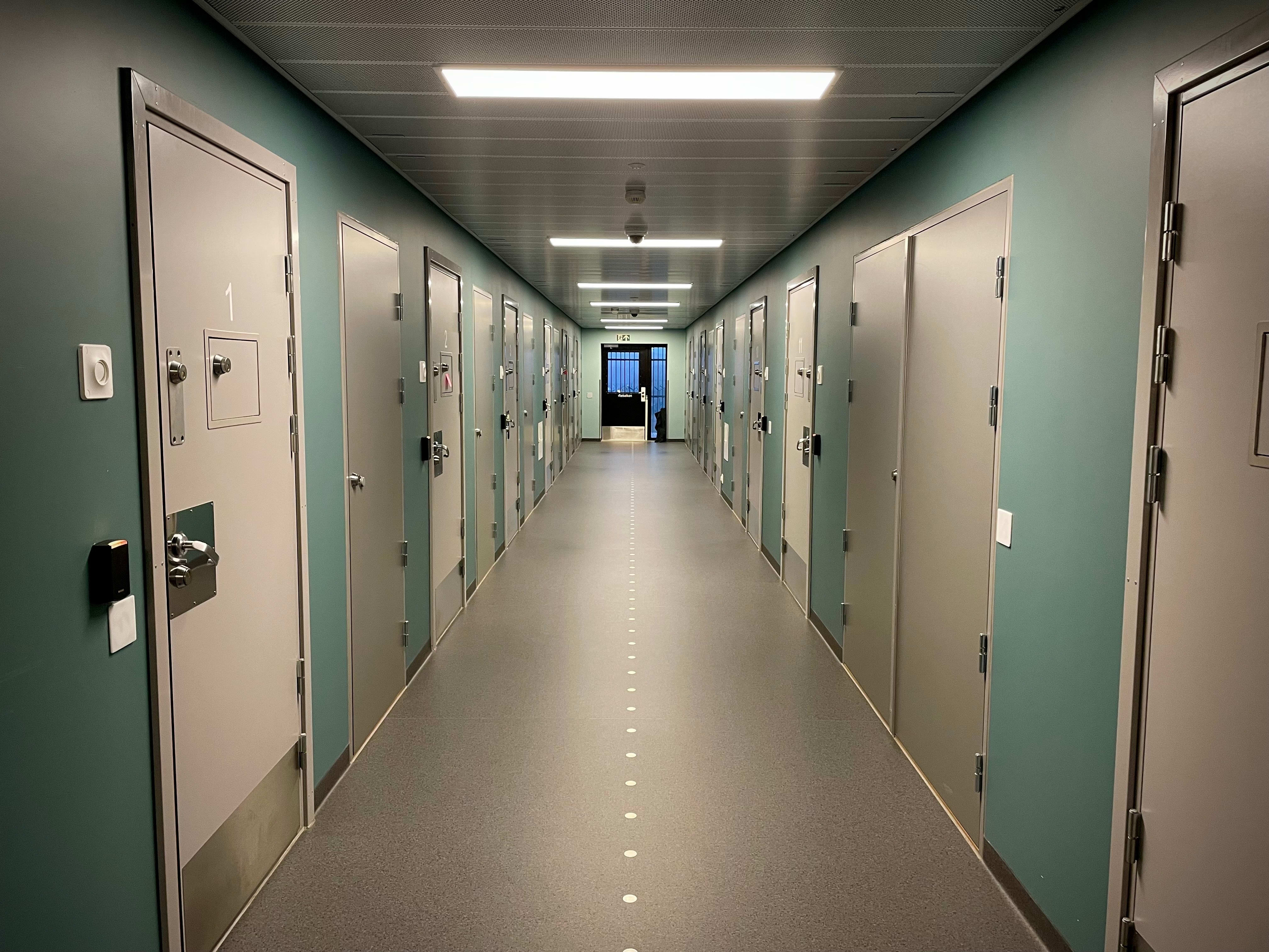 Brann brøt ut i fengsels­celle: – Svært drama­tisk - fvn.no