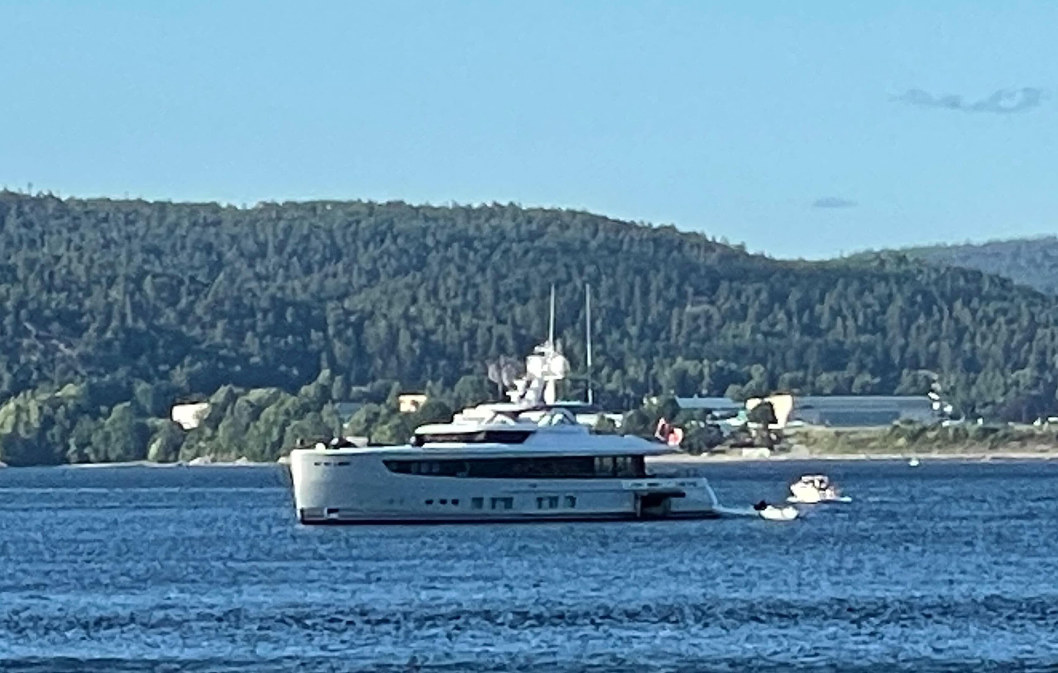 Luksus-yacht ligger i Marvika - koster 145.000 euro uka - fvn.no