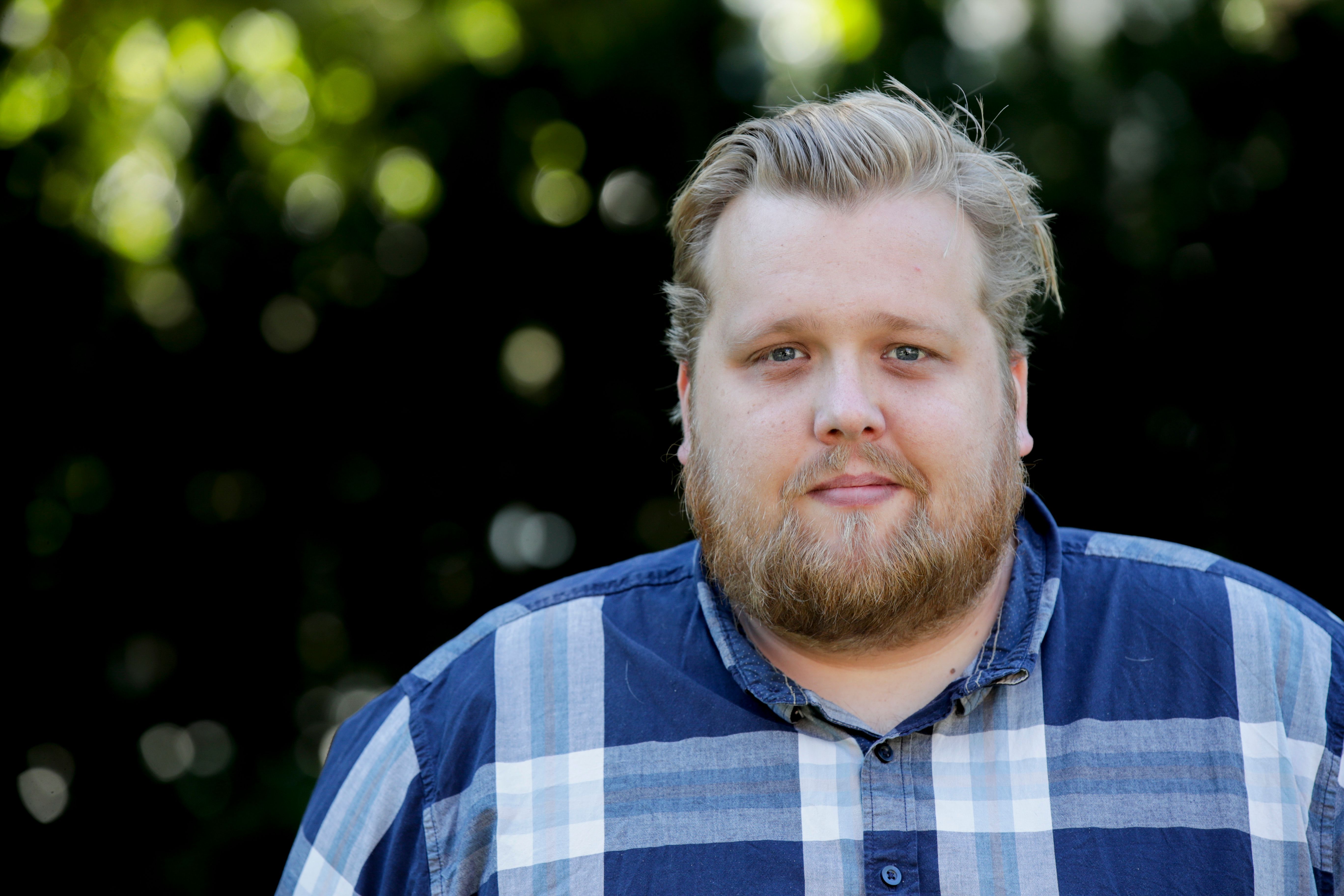 Vanligvis ber han folk ta seg sammen, på radio. Nå kommer Halvor til ...