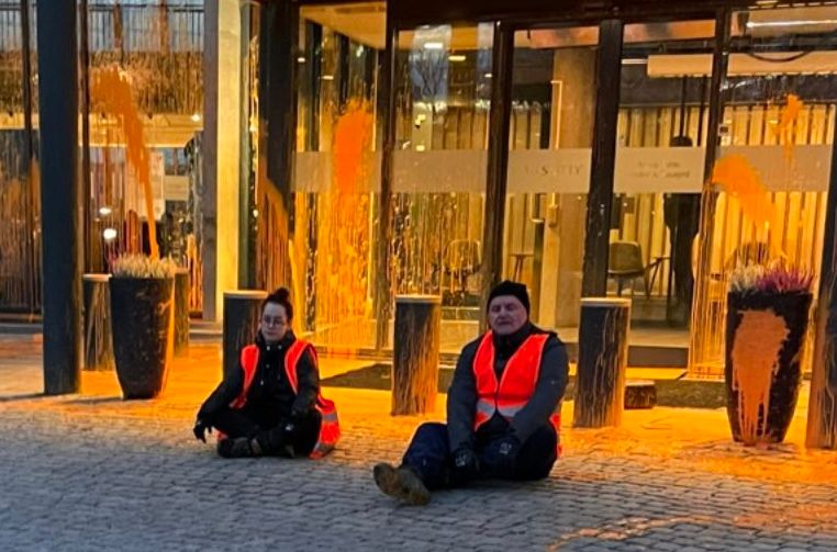 Klimaaktivister sølte maling på Equinor-bygget i Trondheim - adressa.no